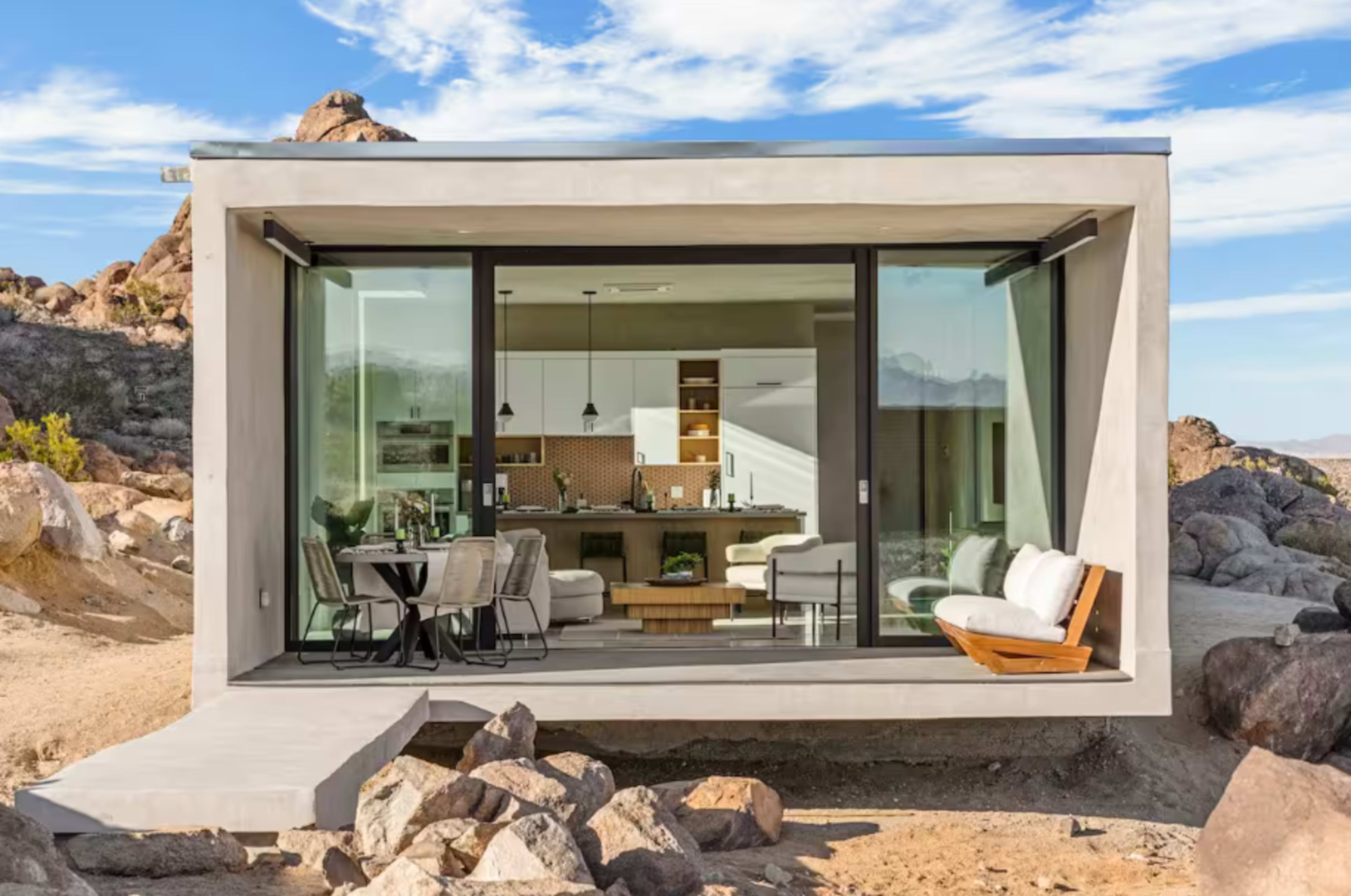 A Modern Rectangular Prism Home w/ Pool & Boulders, Joshua Tree, CA ...