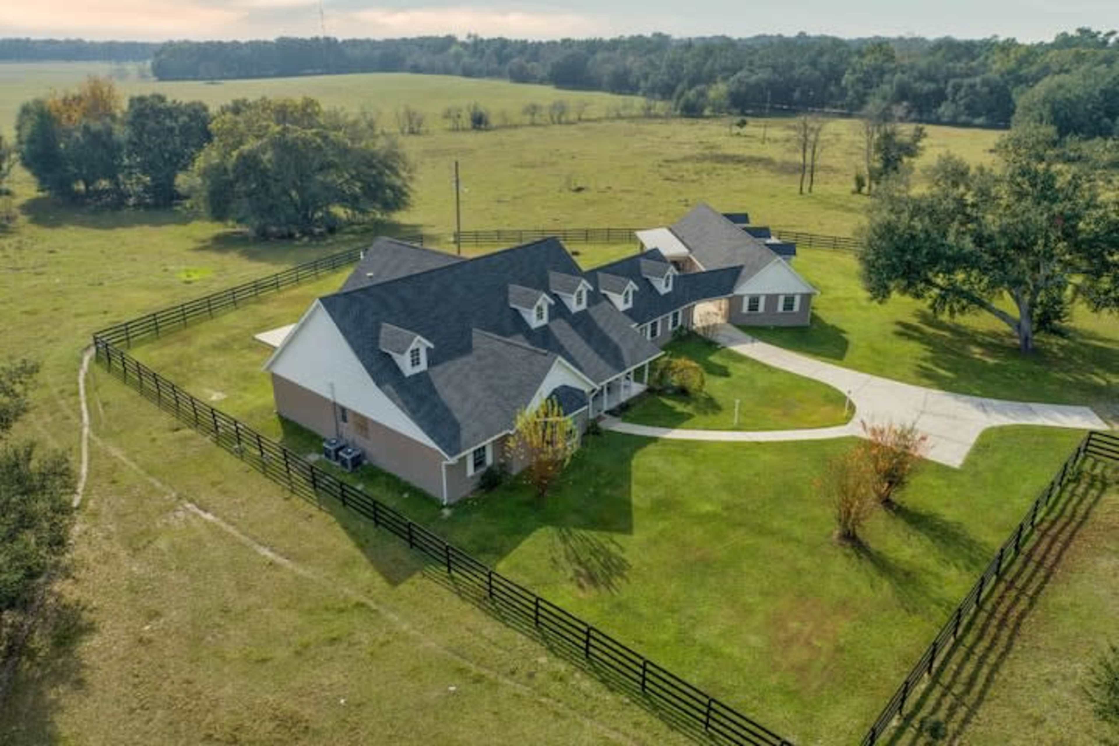 Ranch Home With Beautiful Pastures, Morriston, FL | Event | Peerspace