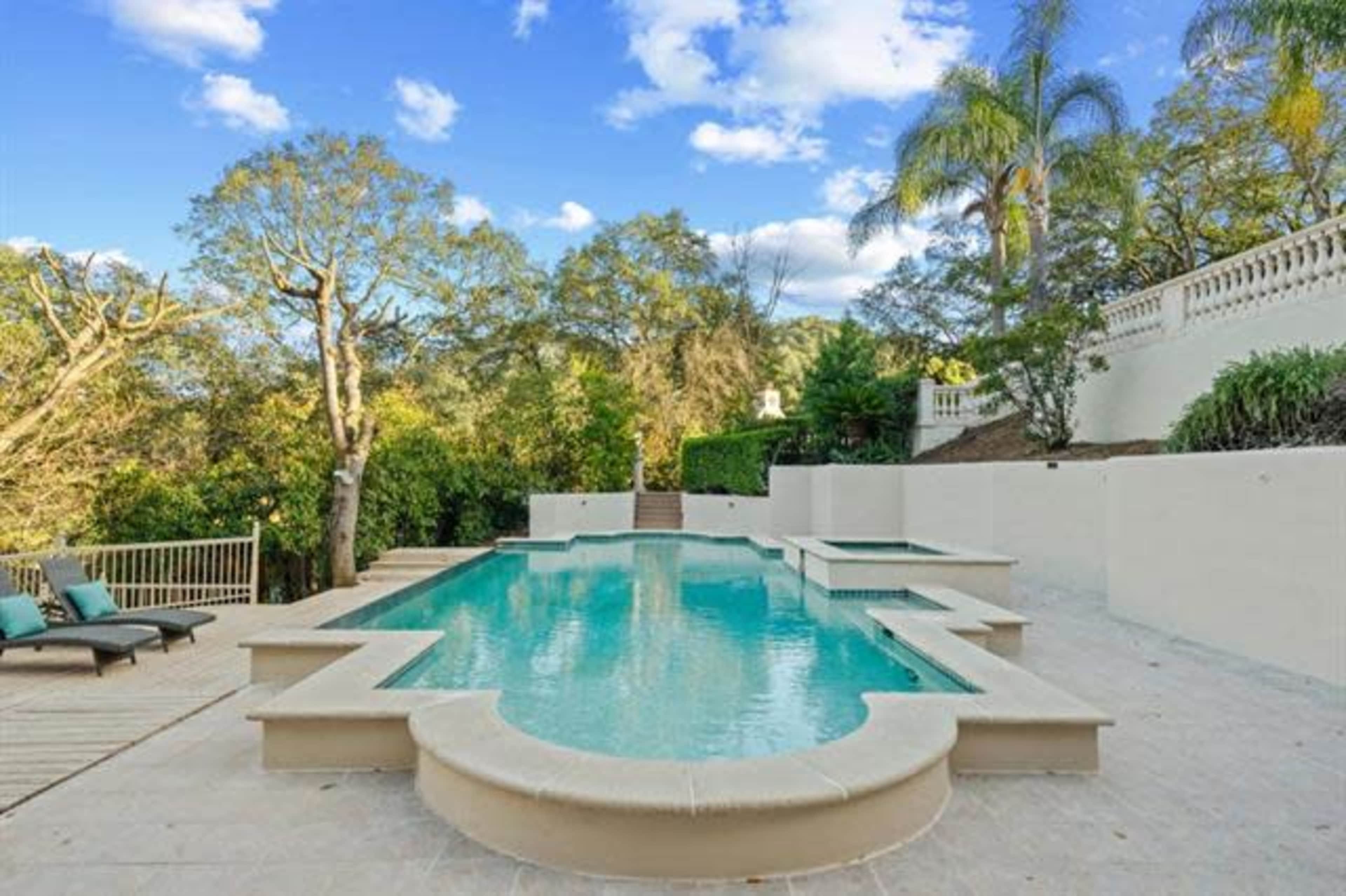 Teresa Hill Estate | Panoramic Hill view Luxury Estate retreat ...