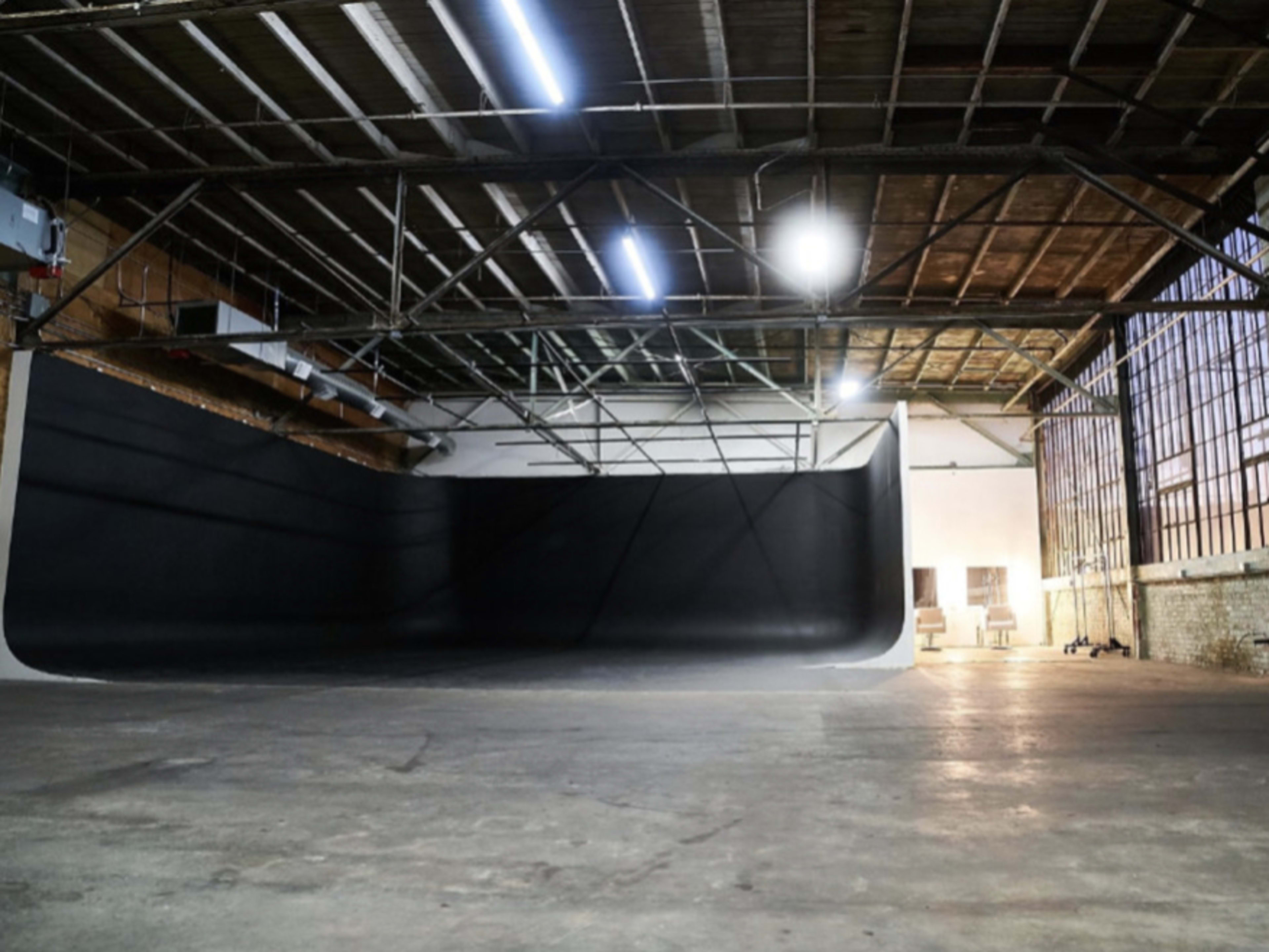 STUDIOS 60 | 3 Wall CYC Stage for Offsites in Los Angeles Warehouse ...