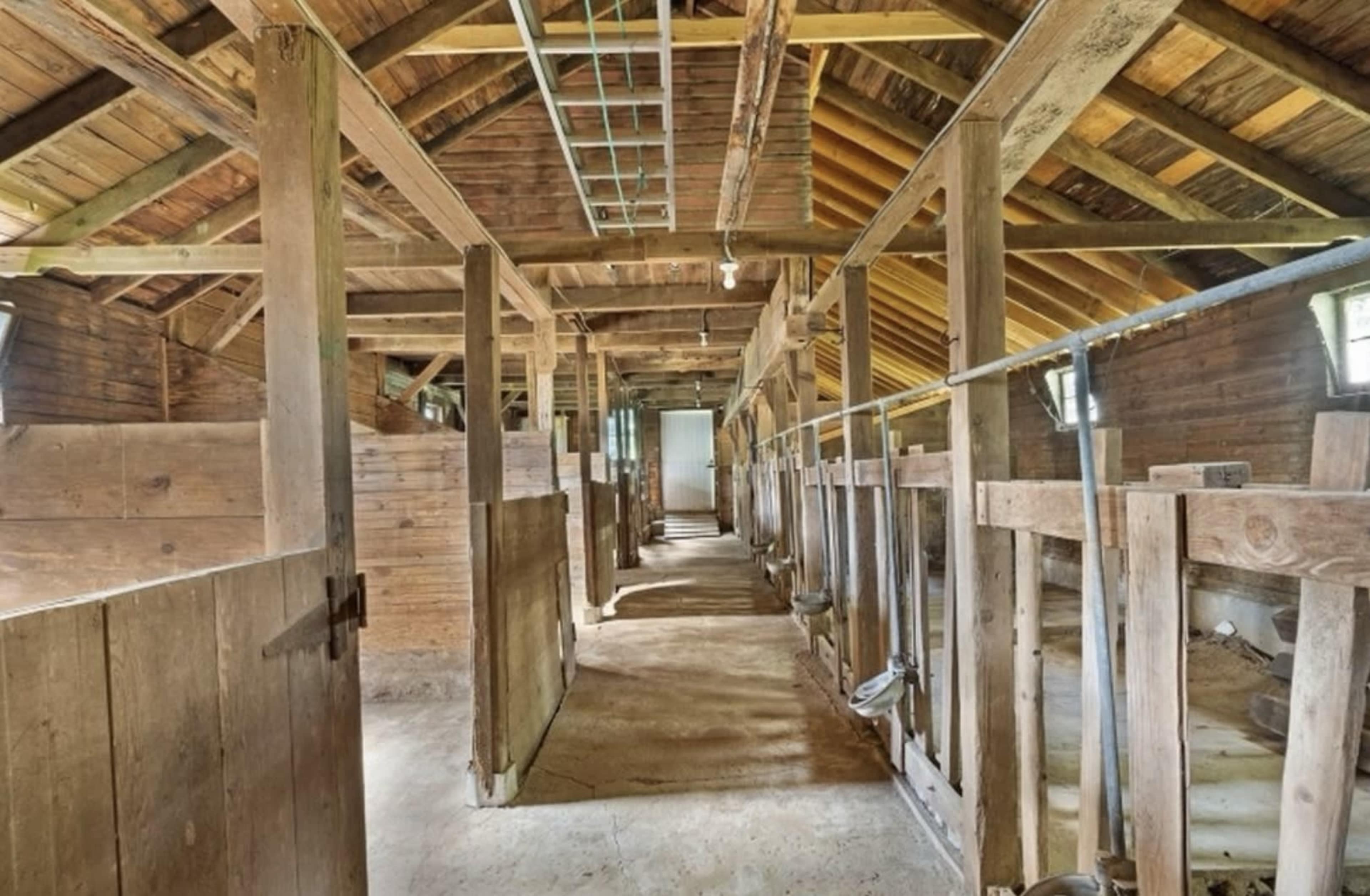 Antique horse barn/stable, Mendham, NJ | Production | Peerspace