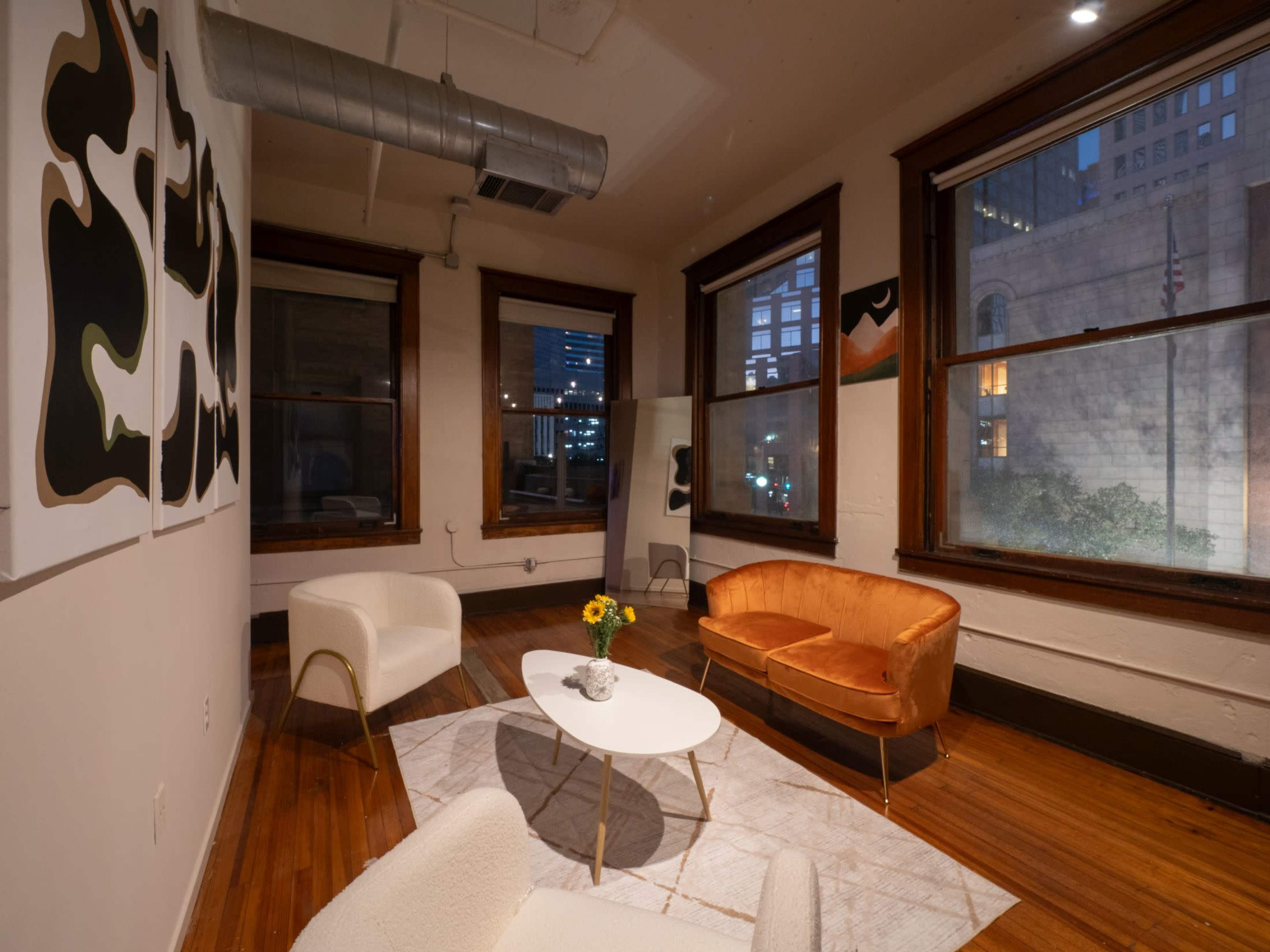 Downtown Loft with lots of Creative Space ! Private Balcony !, Dallas ...