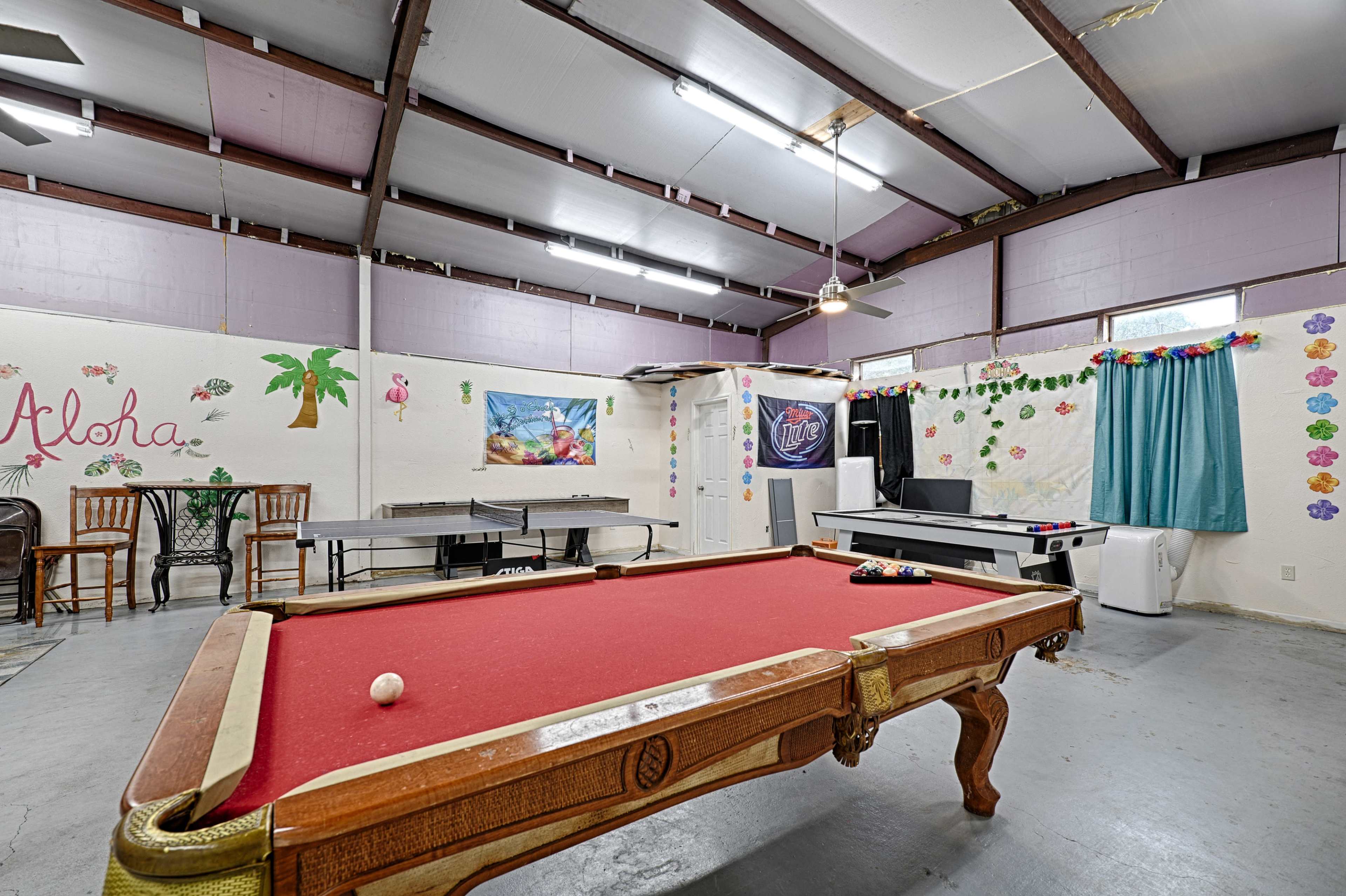 Amazing ranch with 2 game rooms, Huge Pool, Hot Tub, Pickleball, and ...