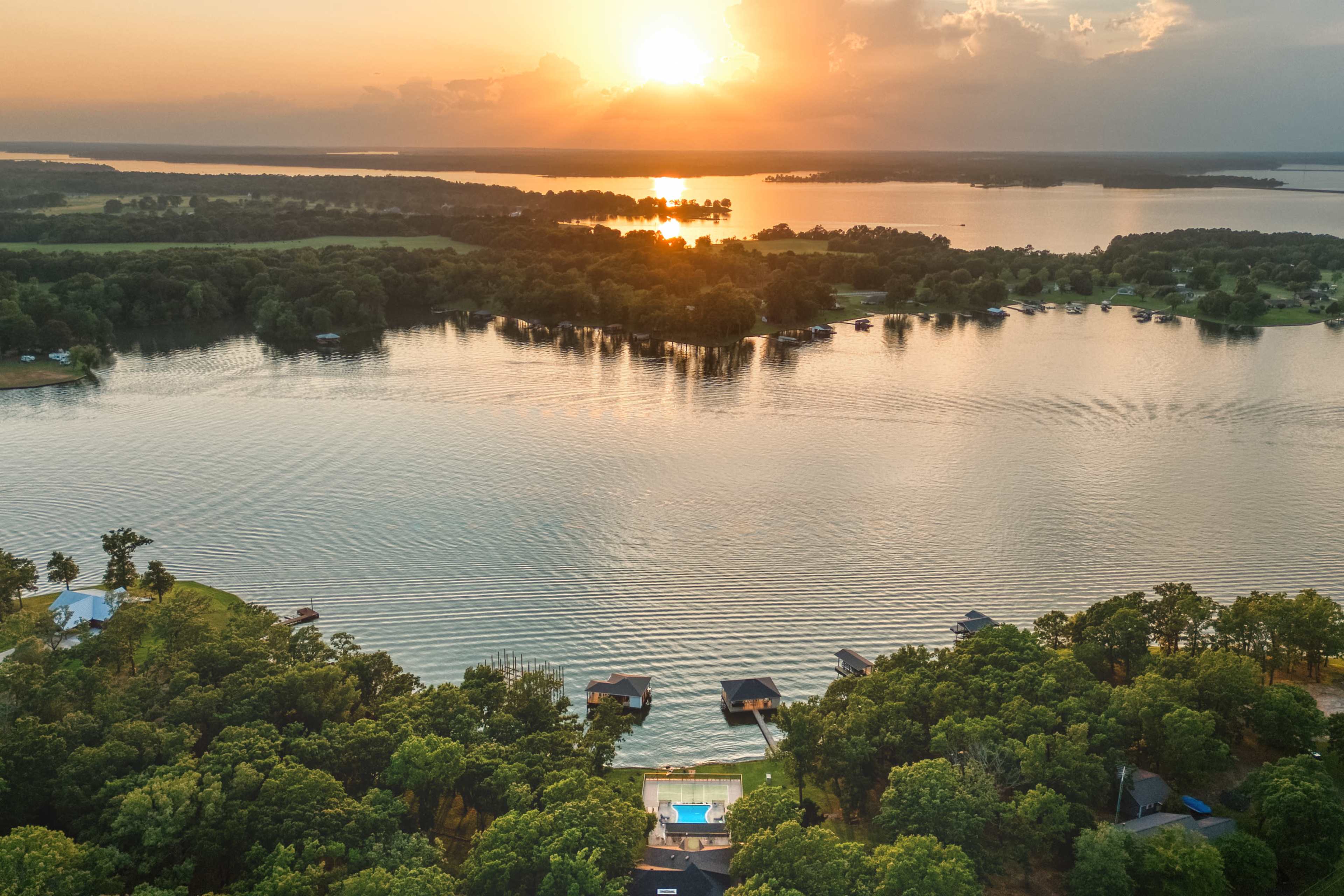 Luxury Lakefront Event Venue w/ Pickleball Court, Veranda & Expansive ...