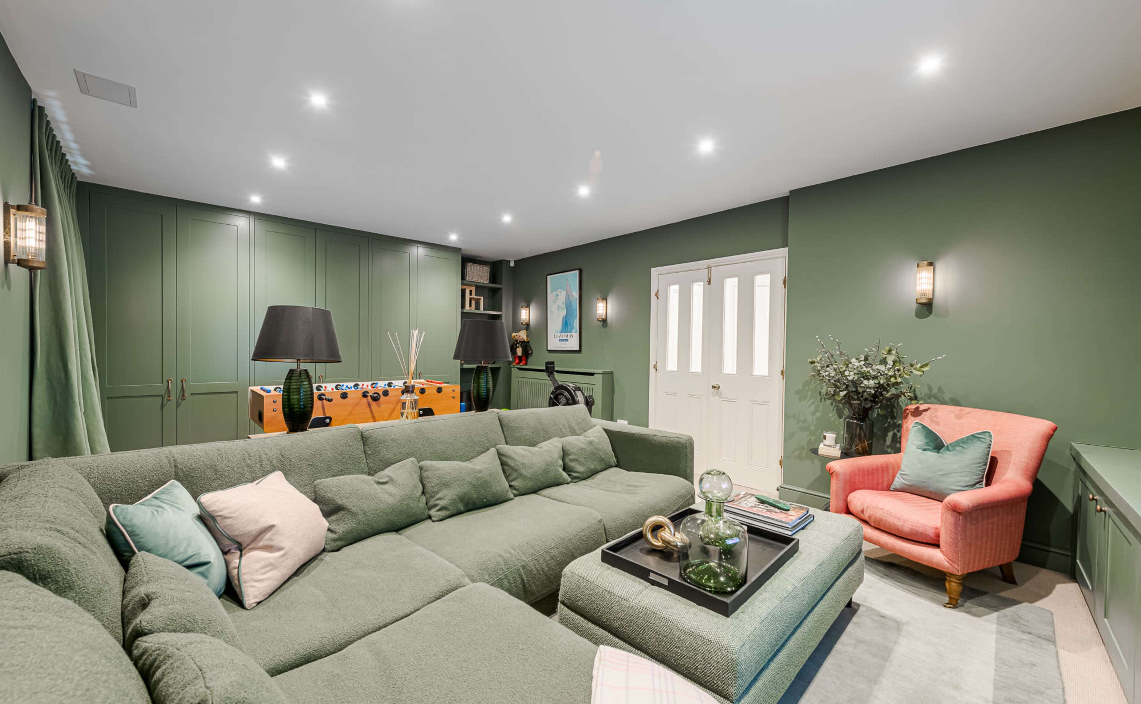 Larkhall Rise Home with Garden Pizza Oven, Clapham London | Production ...