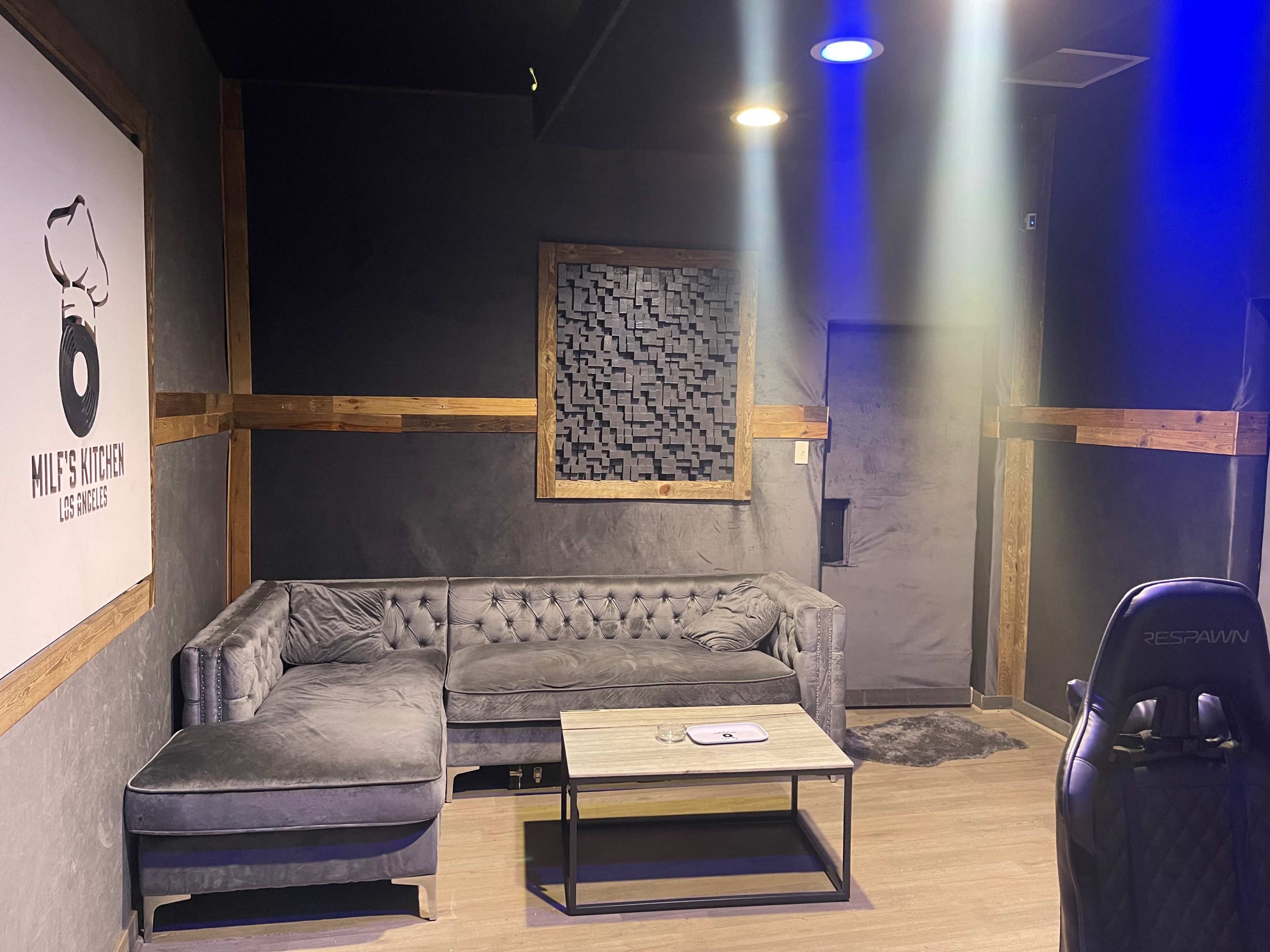 Comfortable Recording Studio In San Fernando Valley, Panoroma City, CA ...