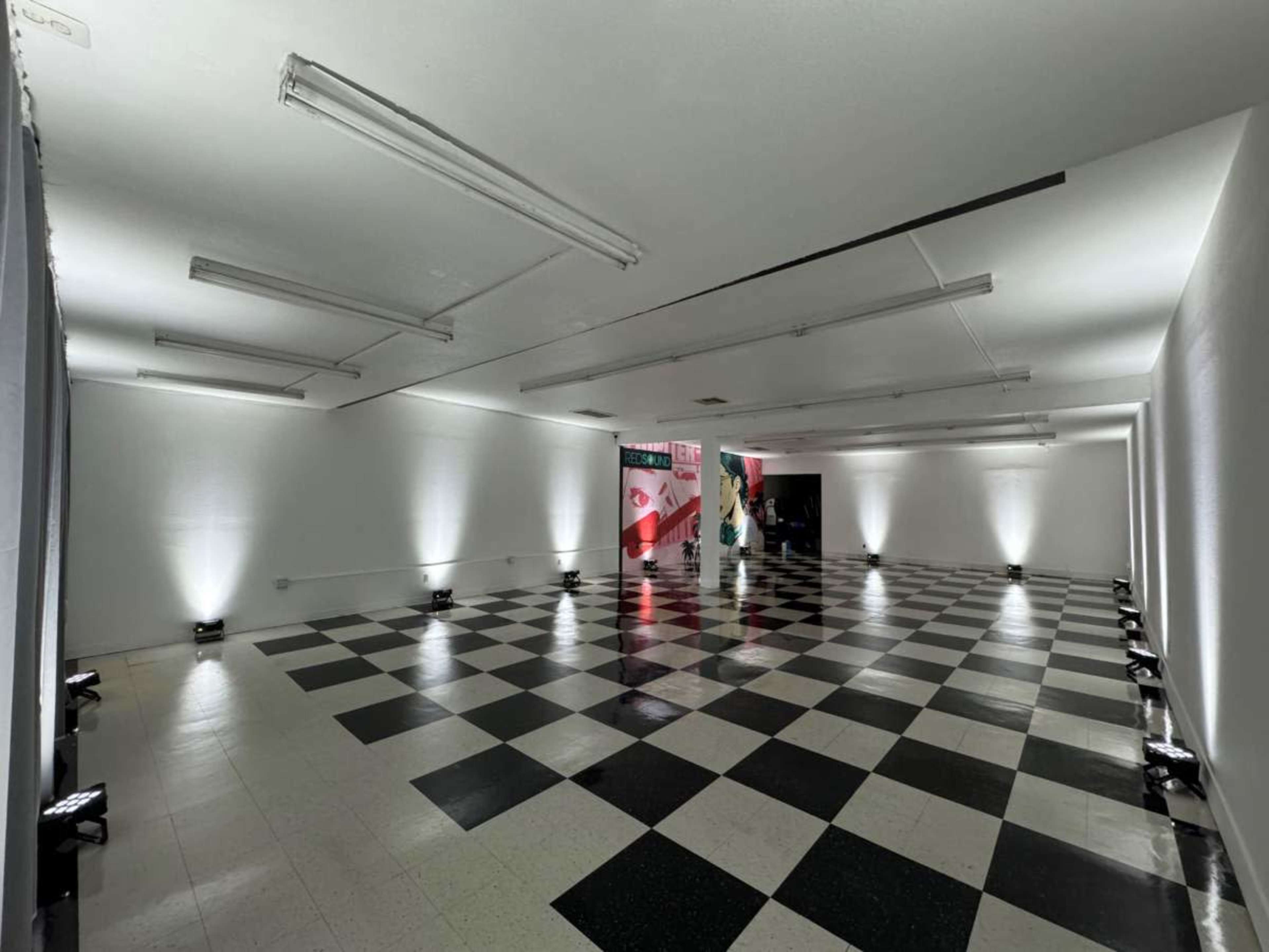 Clean Urban Event Studio With Unique Murals, Bellflower, CA | Event ...