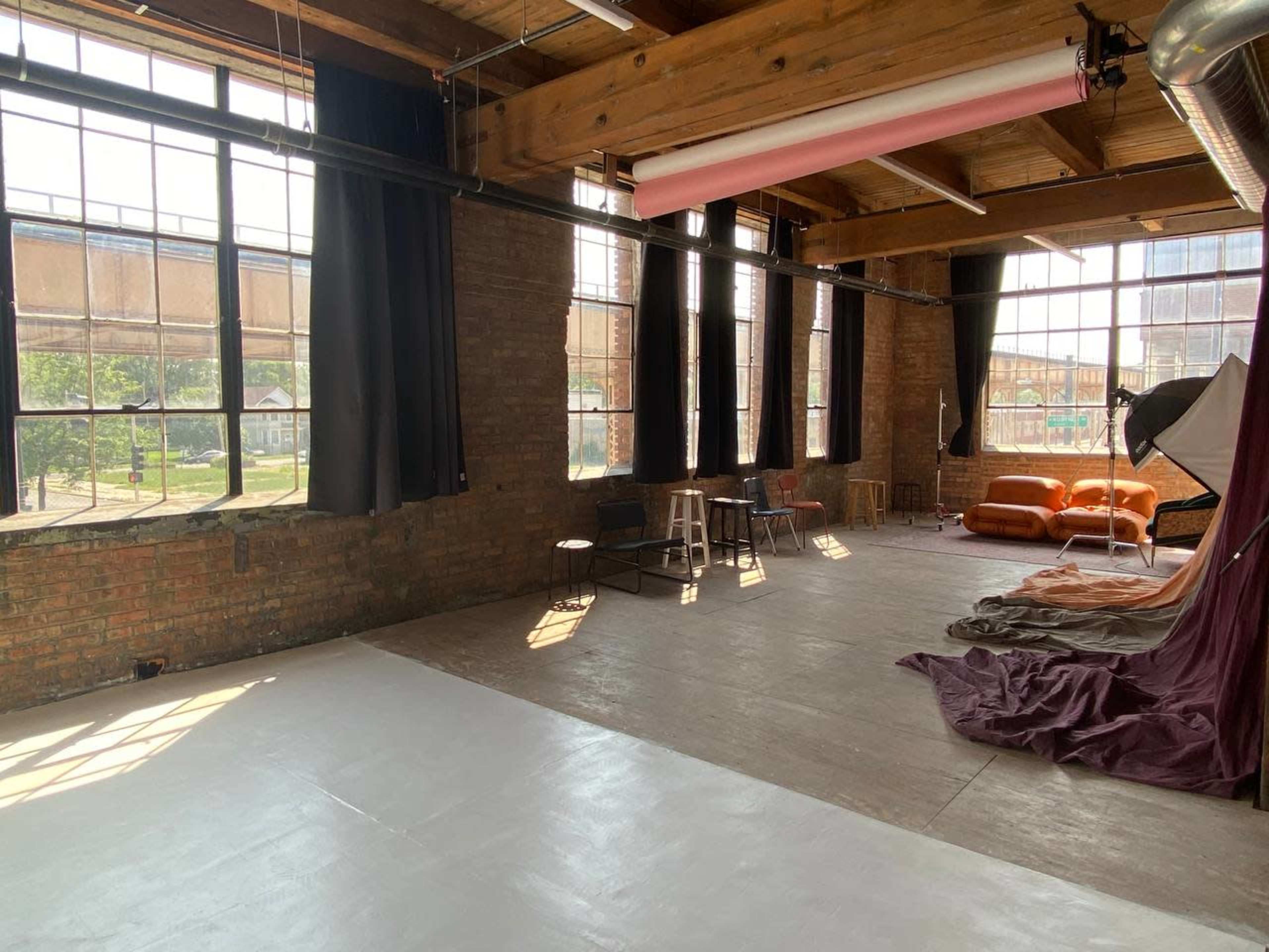 MikSpaces Chicago | Sunny Cyclorama + Backdrops - EQ included, Chicago ...