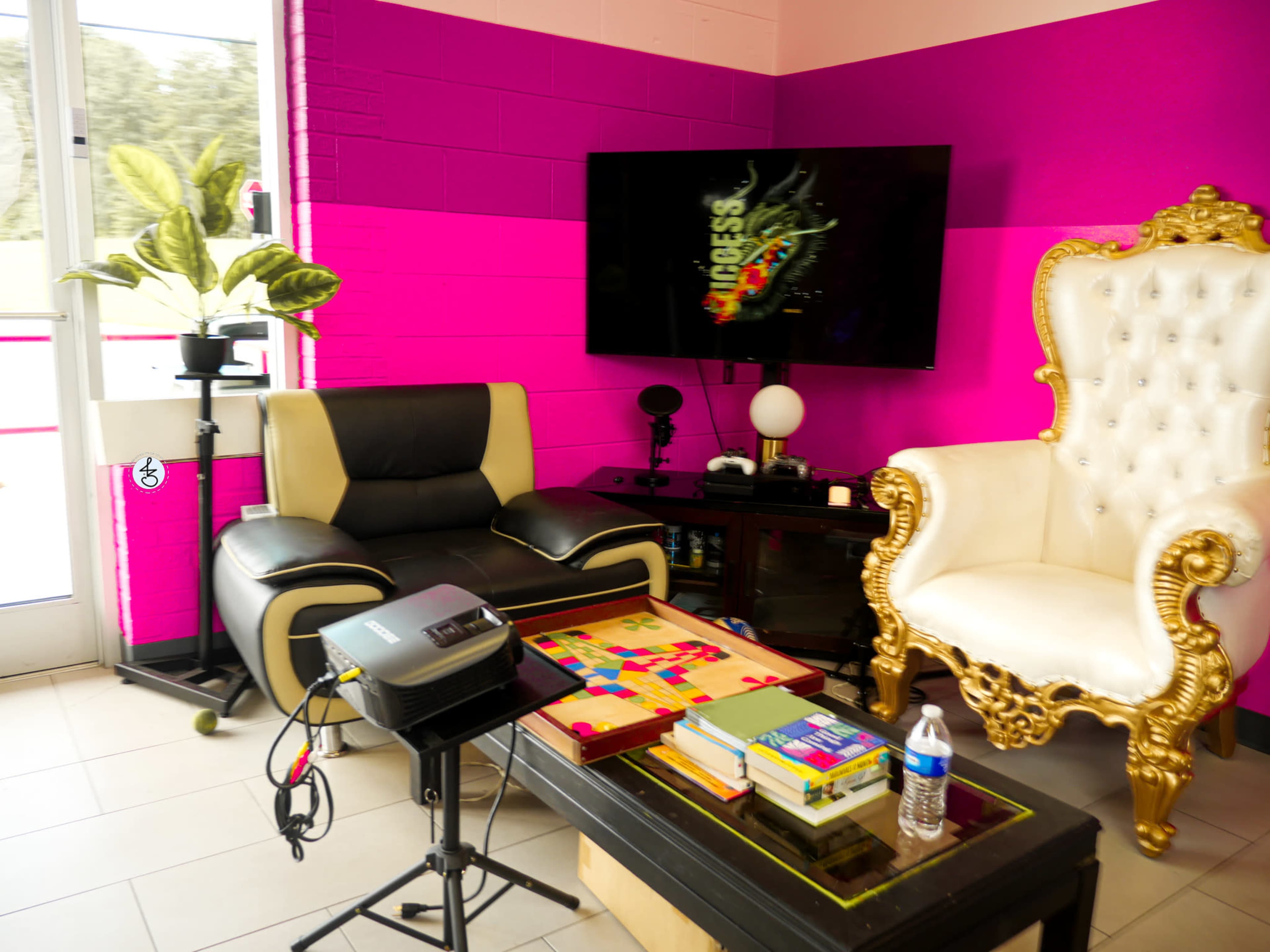 Image43 Creative Studio | Urban Creative Studio with Luxe Chairs and ...