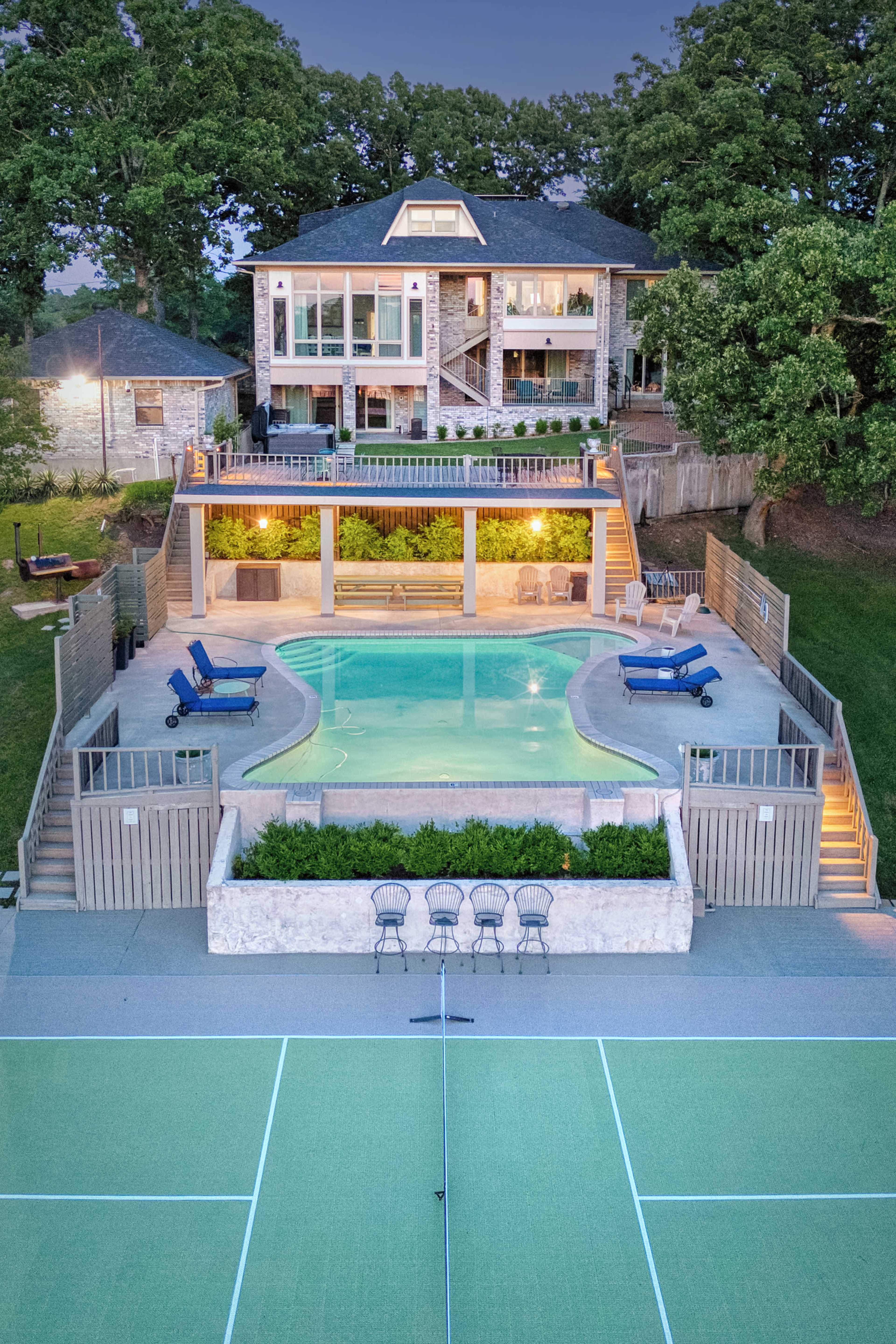 Luxury Lakefront Event Venue w/ Pickleball Court, Veranda & Expansive ...