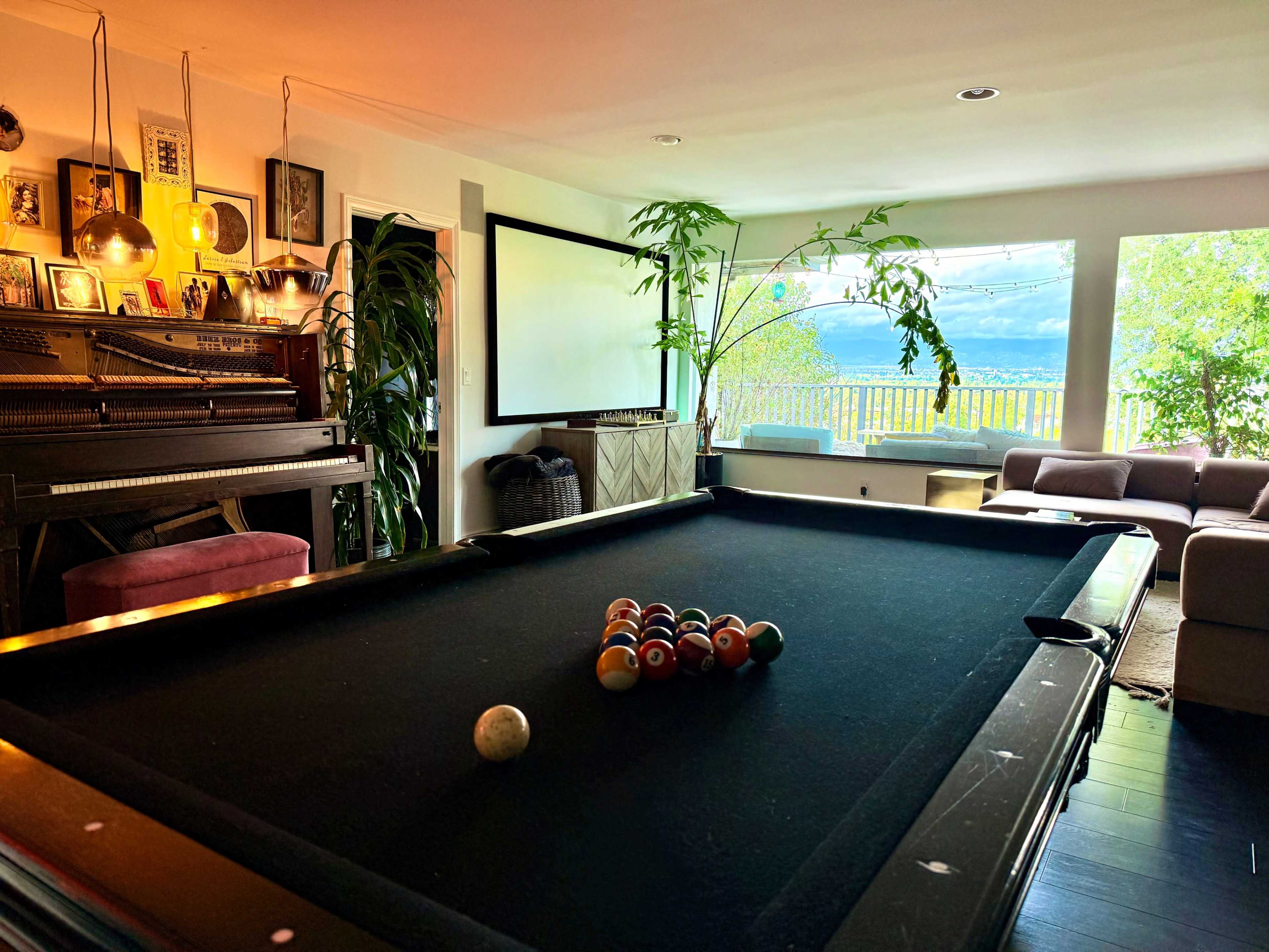 Sherman Oaks Bungalow Hideaway with Pool table, Piano, Fire Pit and ...