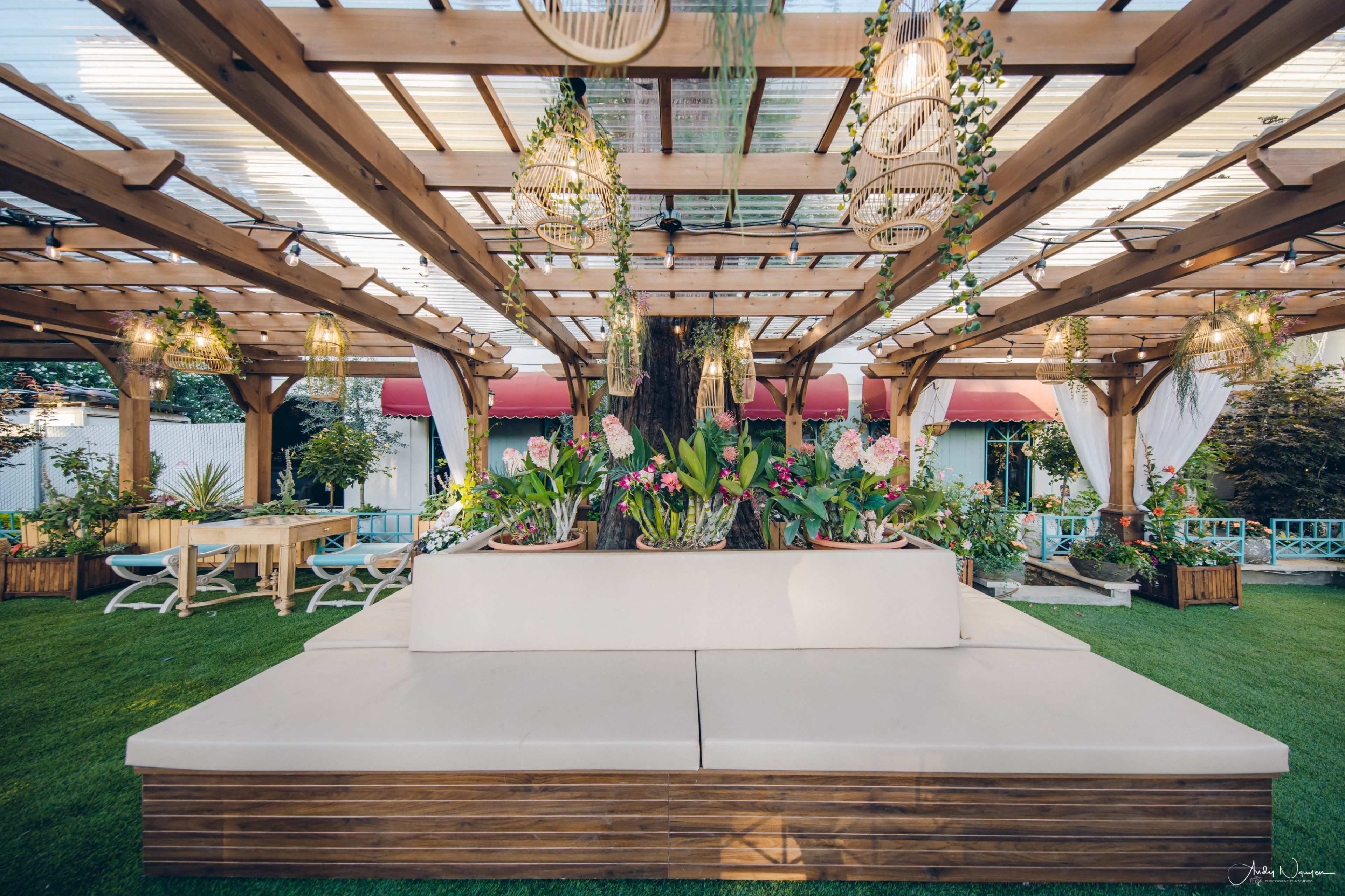 Urban Floral Event Space with Banquet Hall & Outdoor Garden Area, San ...