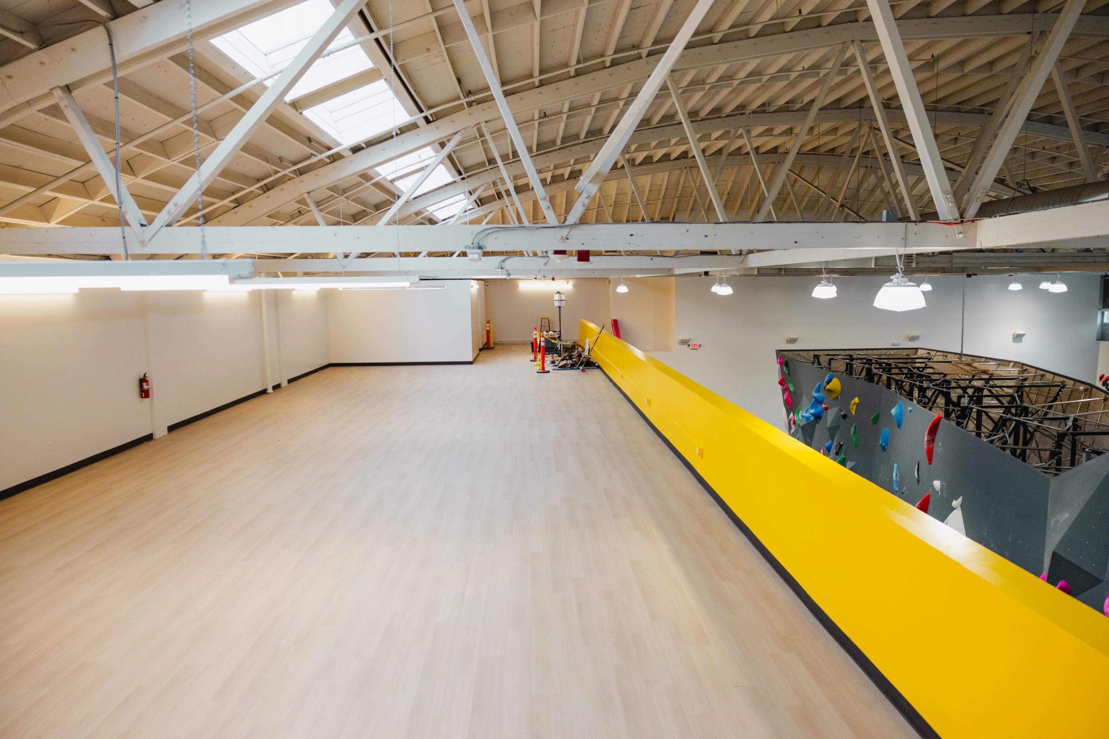 Tomo Bouldering Club | Mezzanine space inside urban indoor climbing gym ...