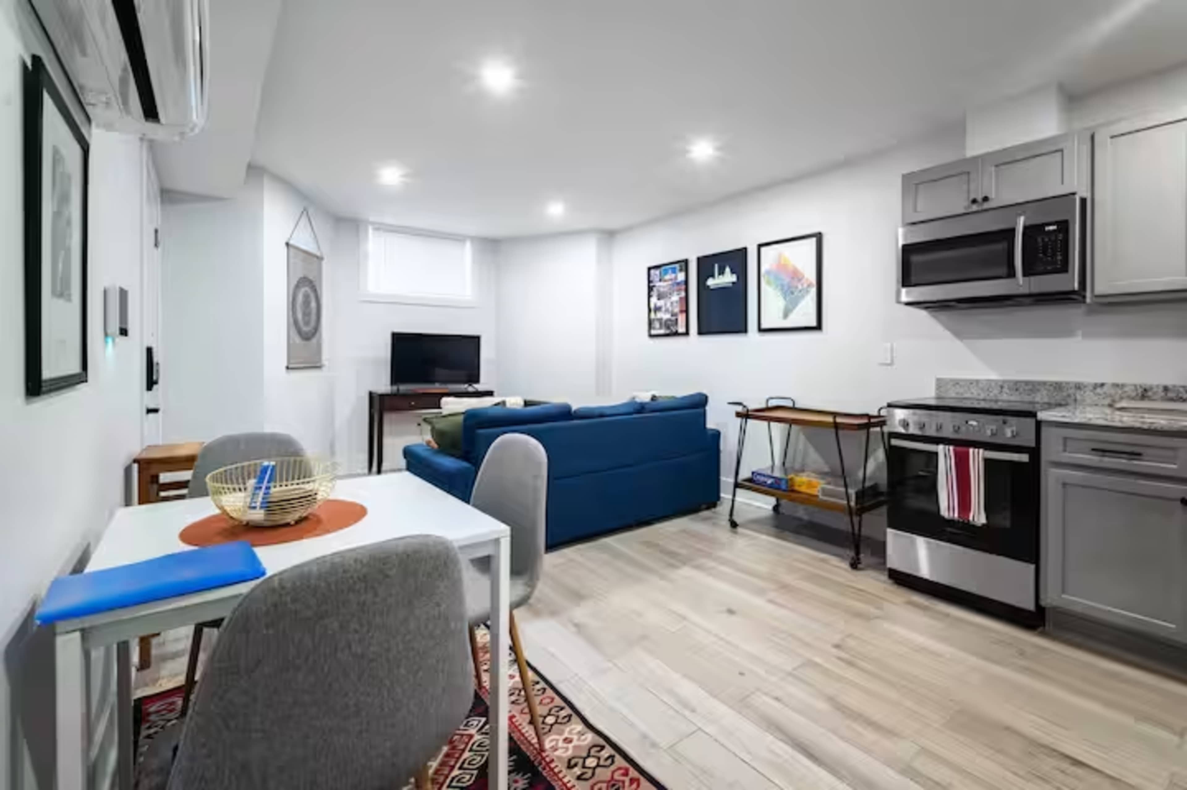 Cozy And Peaceful Newly Renovated Basement Suite !, Washington, DC ...