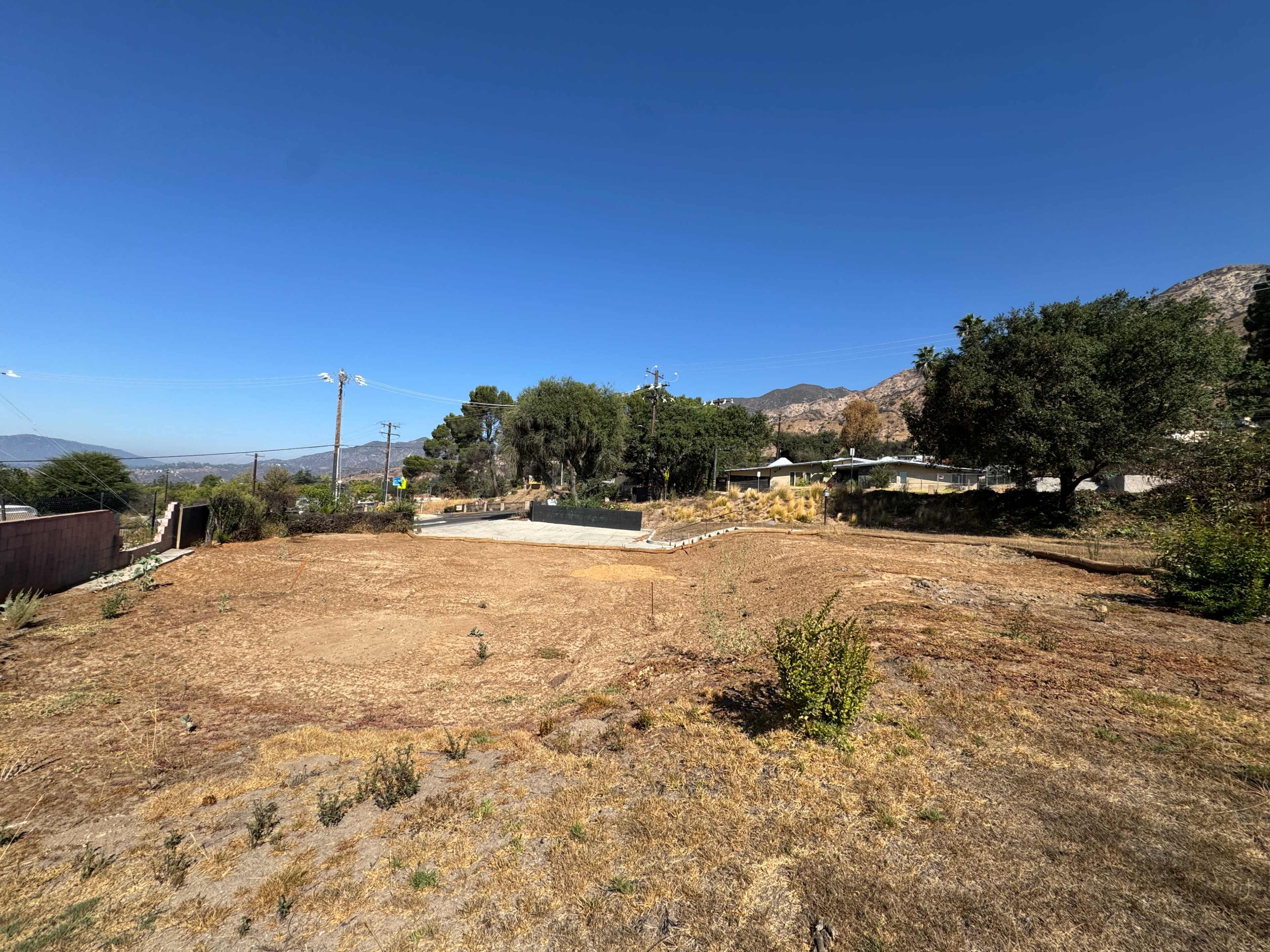Altadena 12,000 Sq Ft Open Lot | Empty lot with drive way access ...