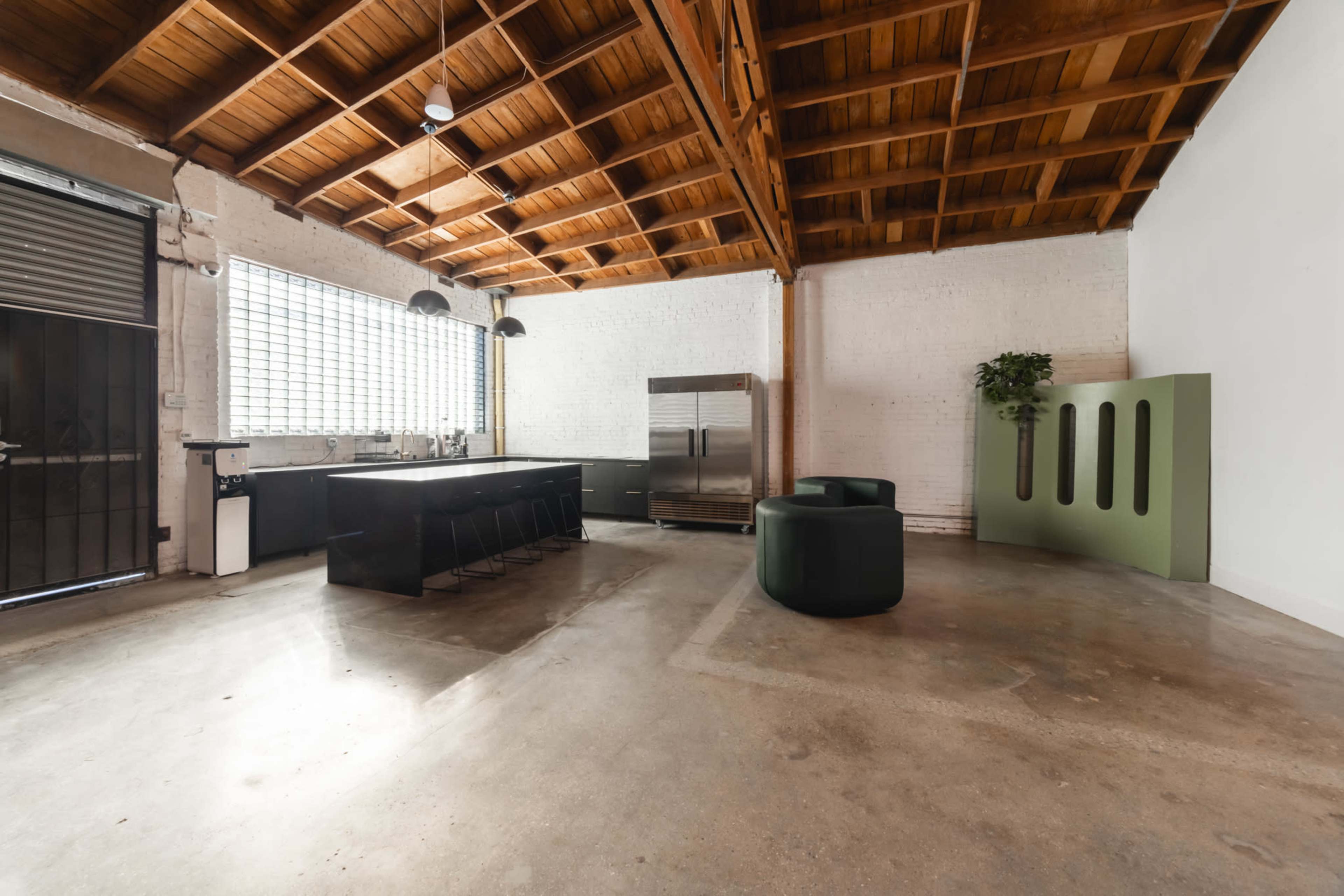 Large Warehouse Space / Photo & Video Studio / Cyc / Mid City LA / Open ...