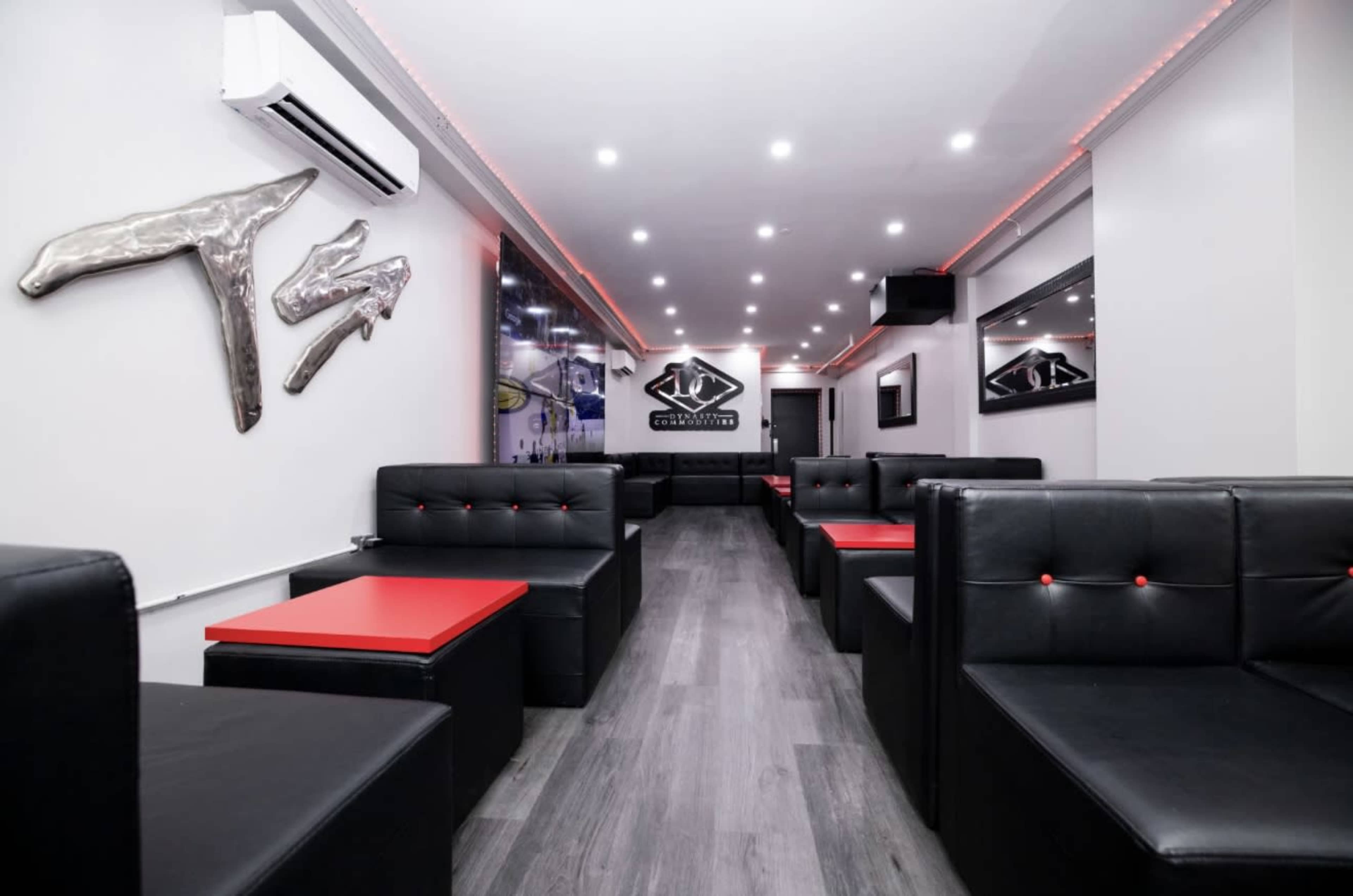 Dynasty Commodities | Urban Chic Private CBD Lounge, New York, NY | Event | Peerspace