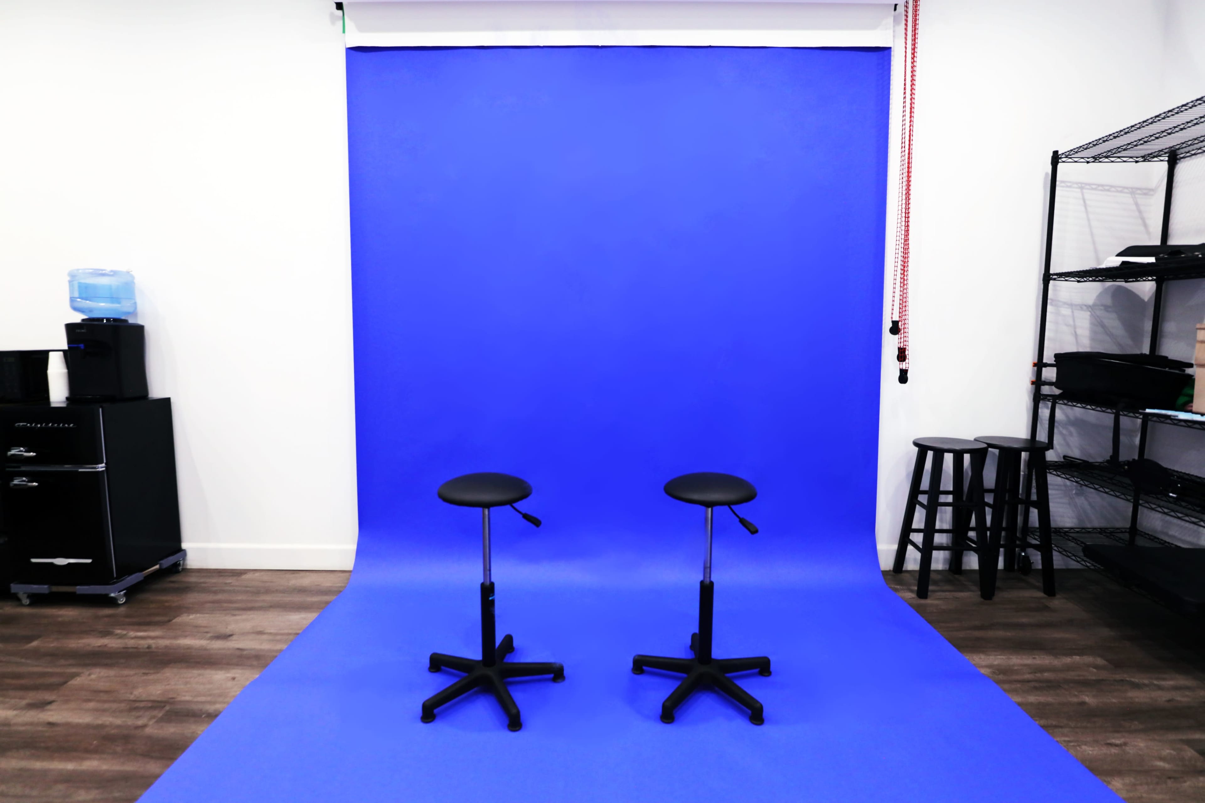 Modern Multi-Backdrop Studio - Heart of West LA - Ground Floor Unit ...