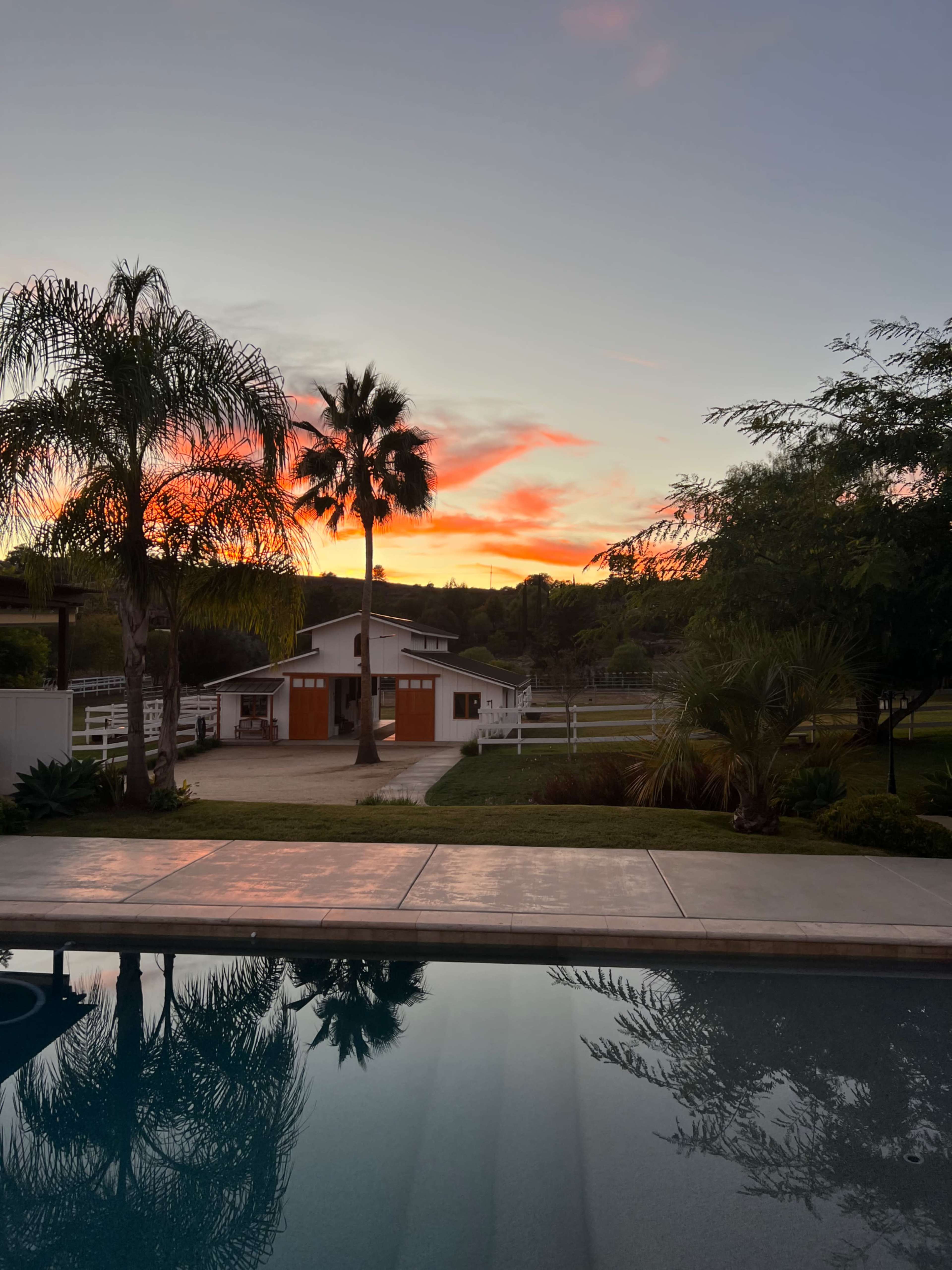 Mini Ranch on 3 acres with modern white barn and 3 horses, Fallbrook ...