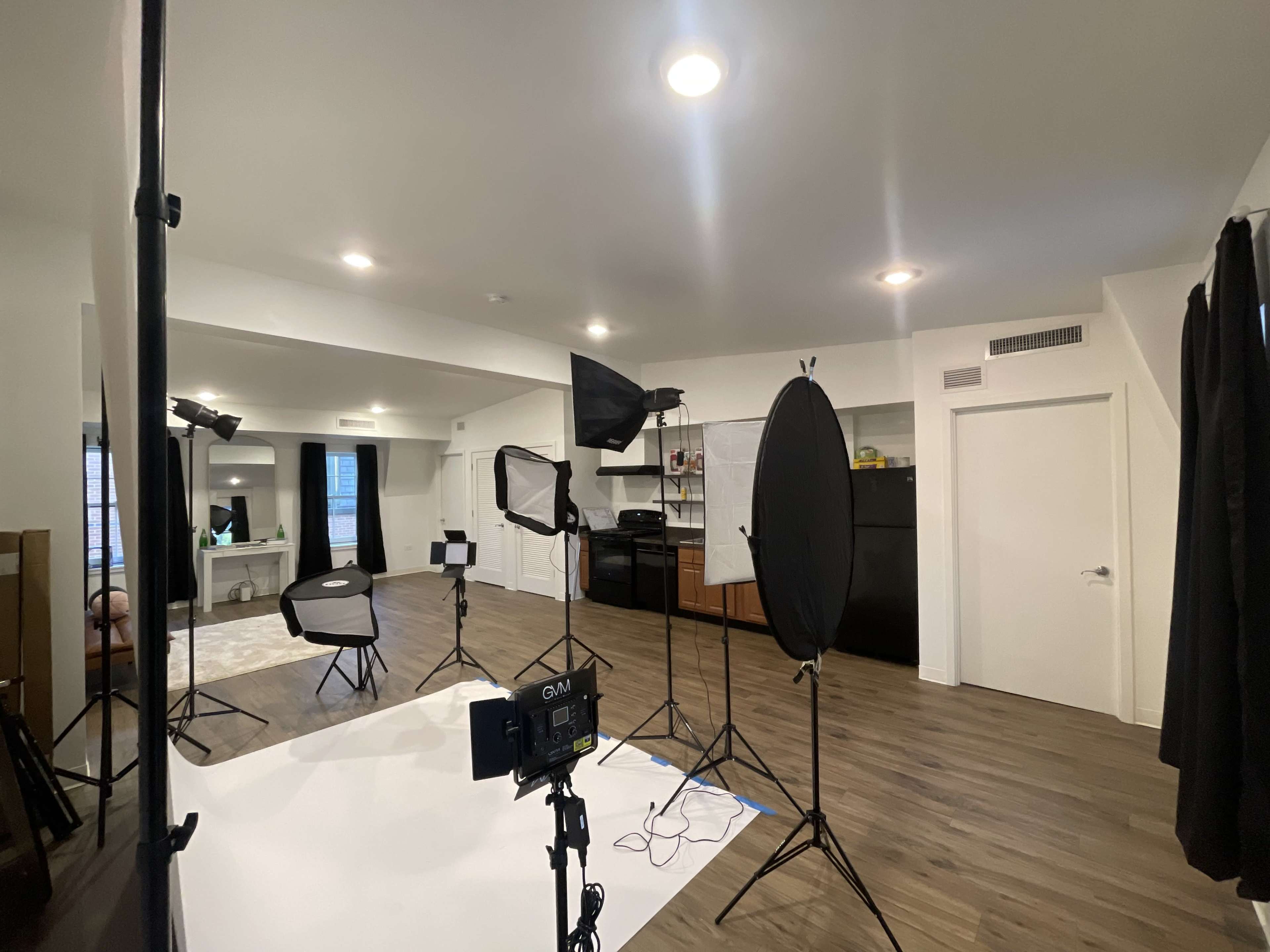 South Side Photo Studio, Chicago, IL | Production | Peerspace