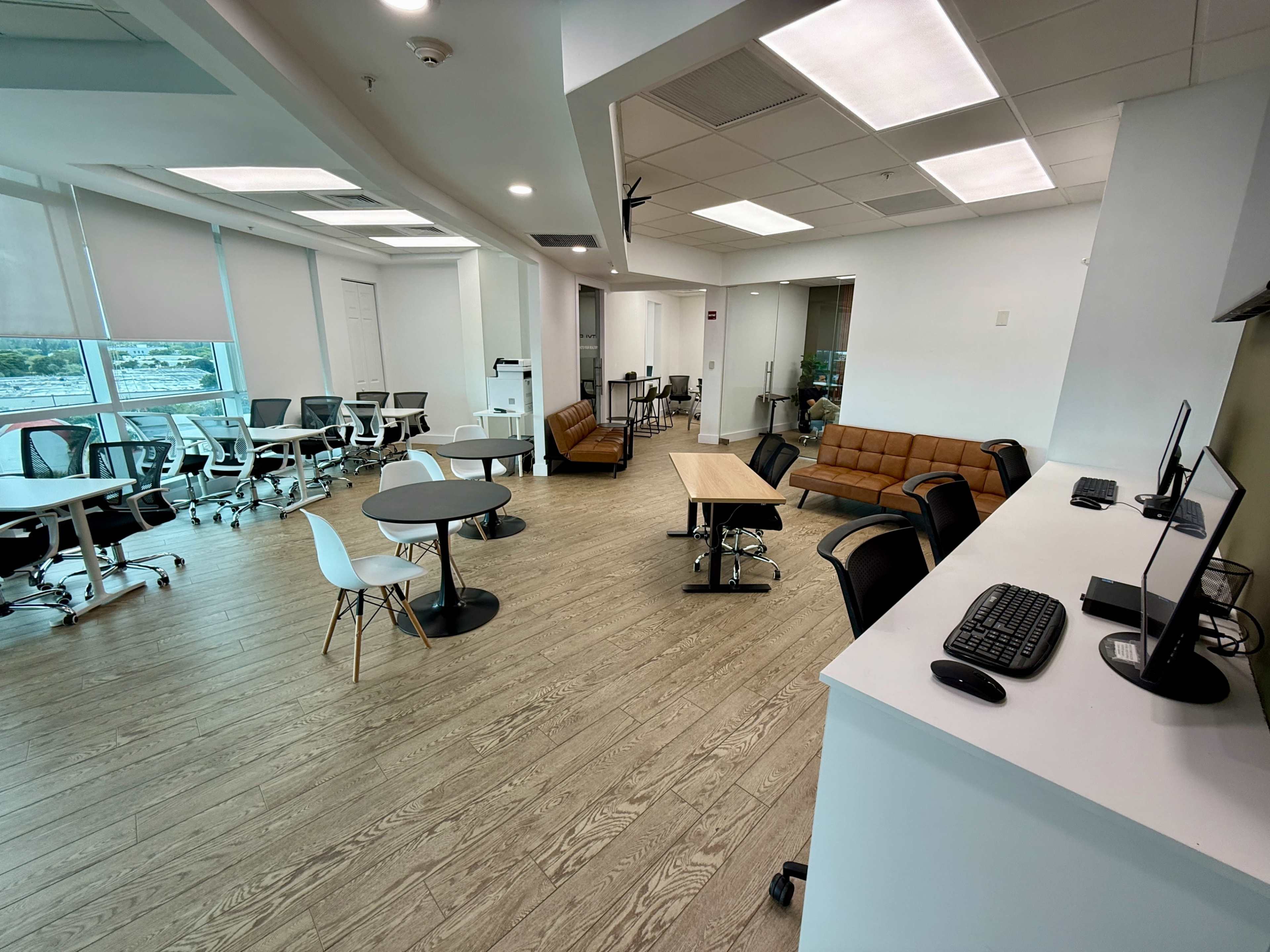 40 people! Open office for trainings / Productions or seminars with ...