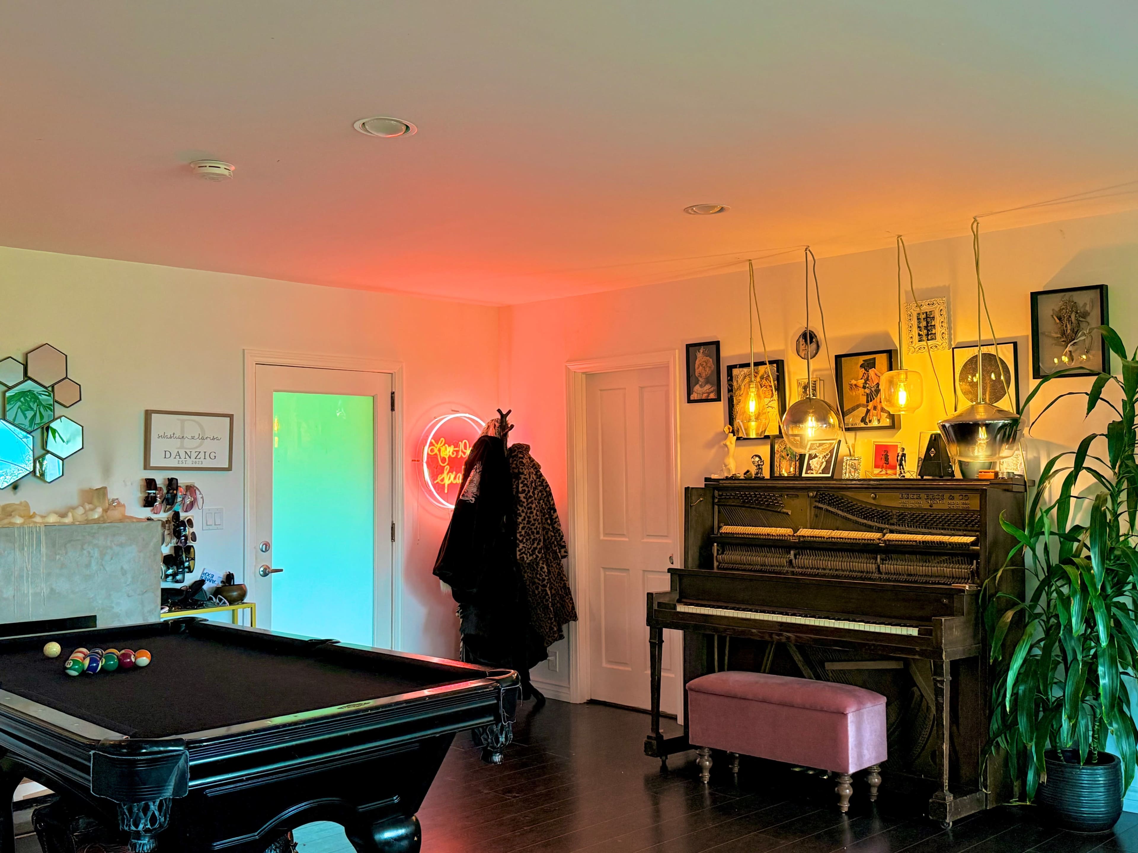 Sherman Oaks Bungalow Hideaway with Pool table, Piano, Fire Pit and ...