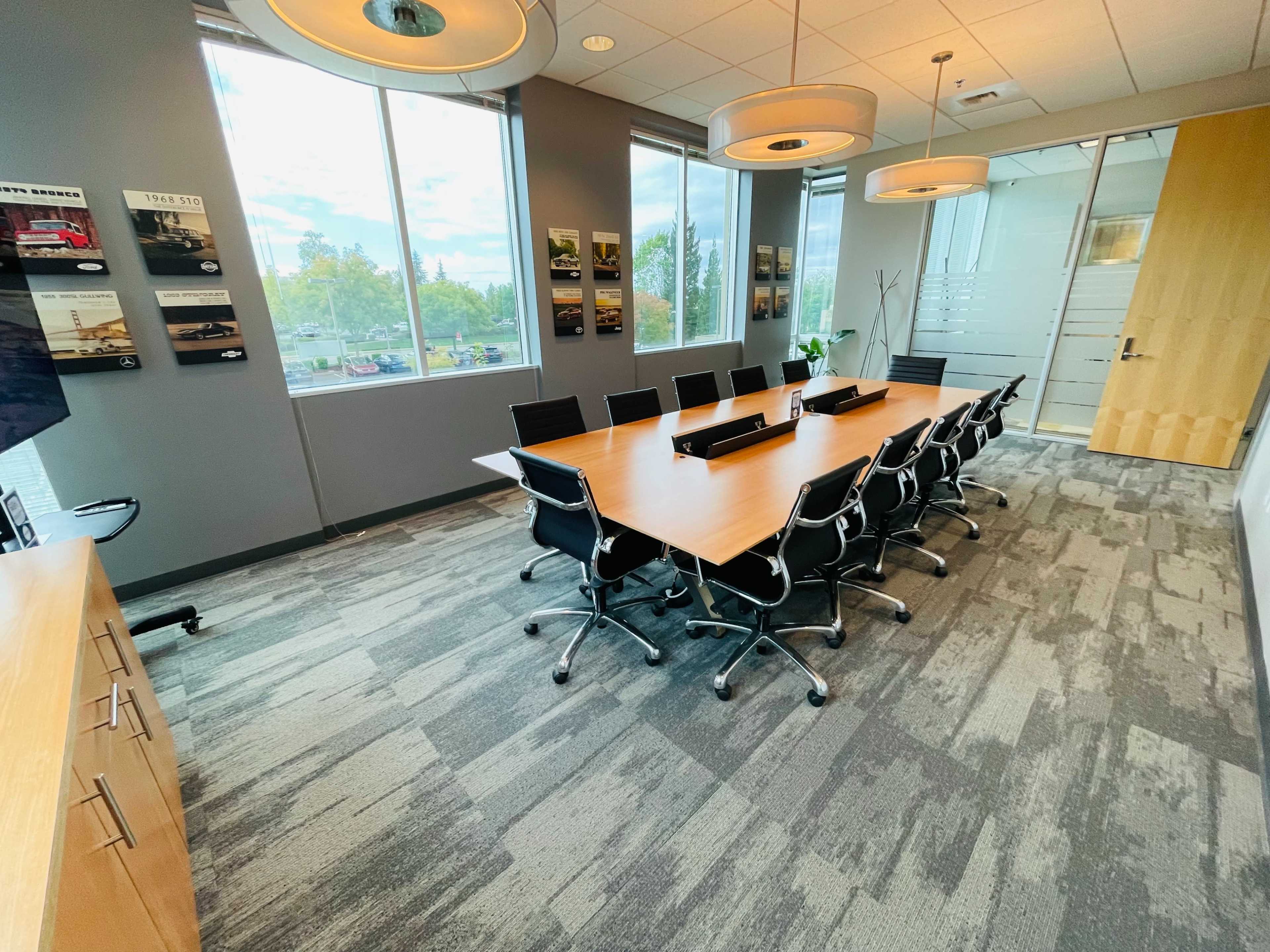 Outlet Coworking | Private Meeting Room for 12 at Outlet Coworking in ...