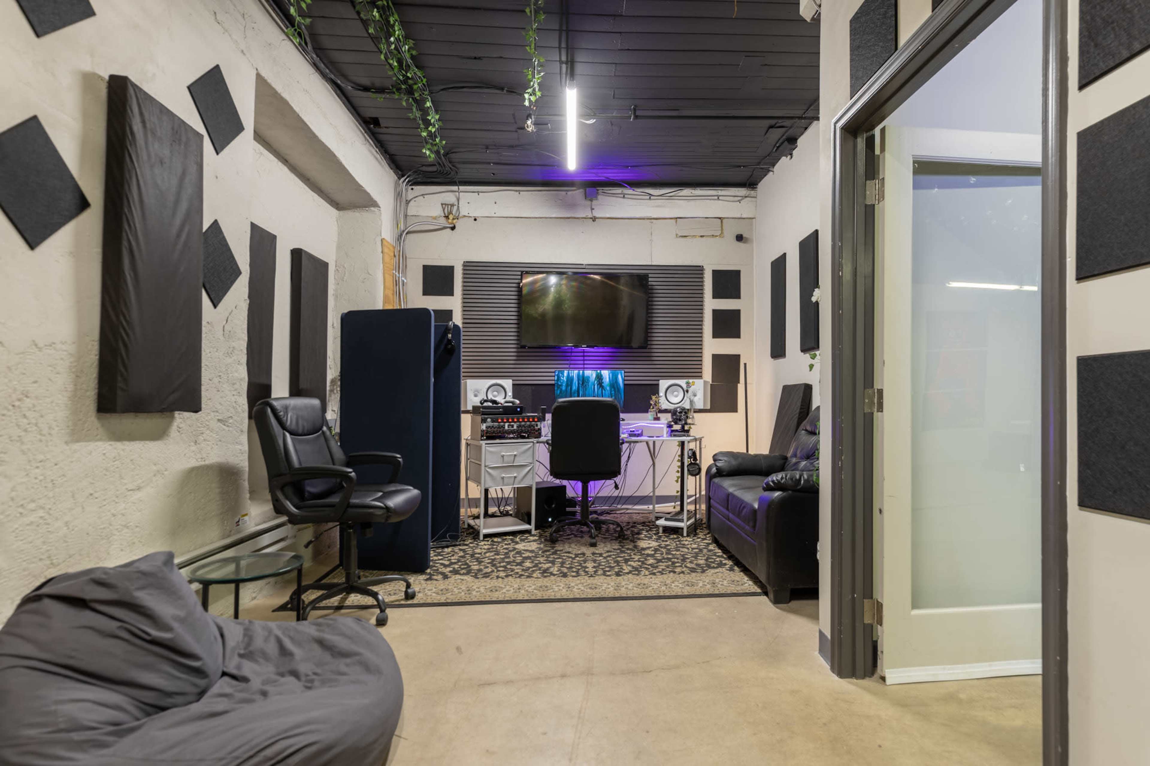 Hampden Creative Event Space With Recording Studio, Baltimore, MD | Event | Peerspace