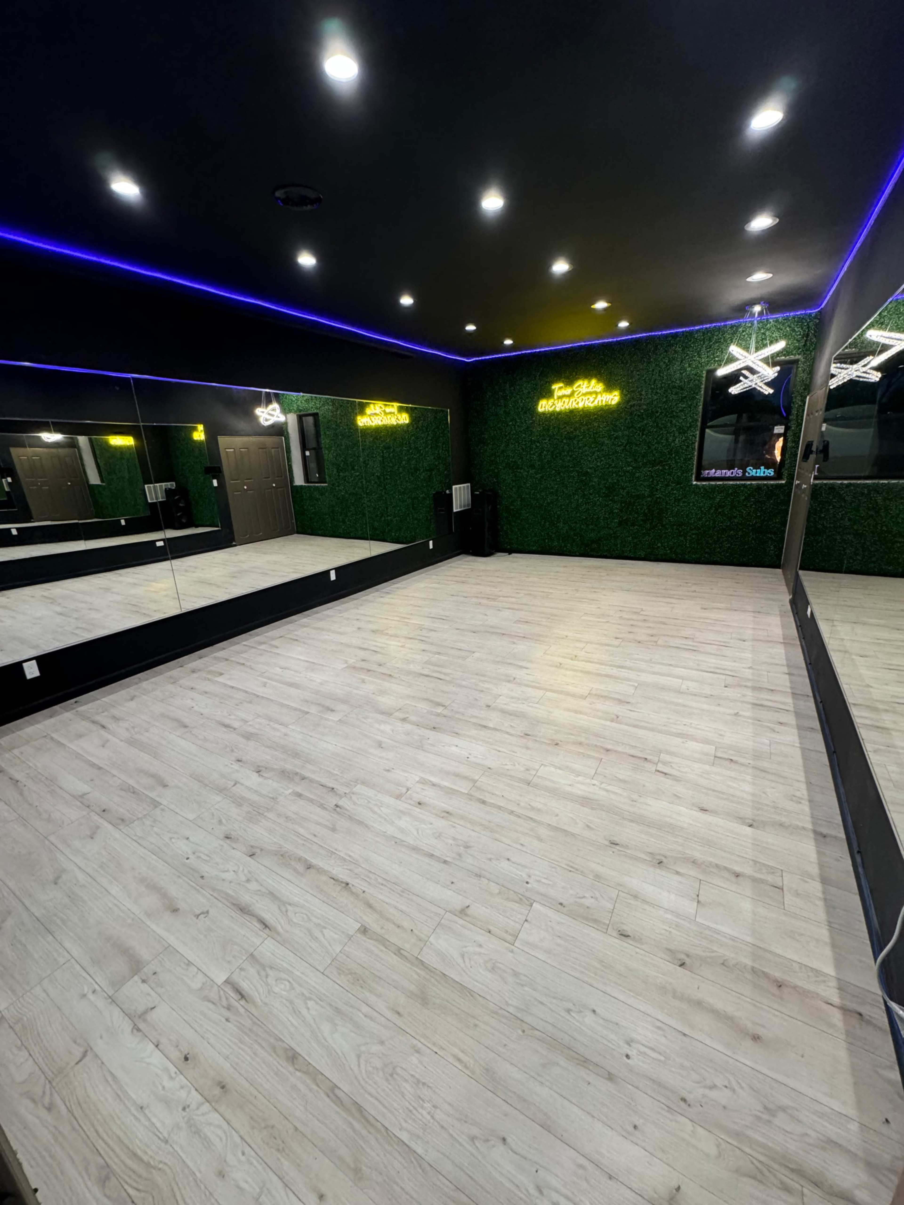 The Beverly Area Spacious Open space Studio, Chicago, IL | Production ...