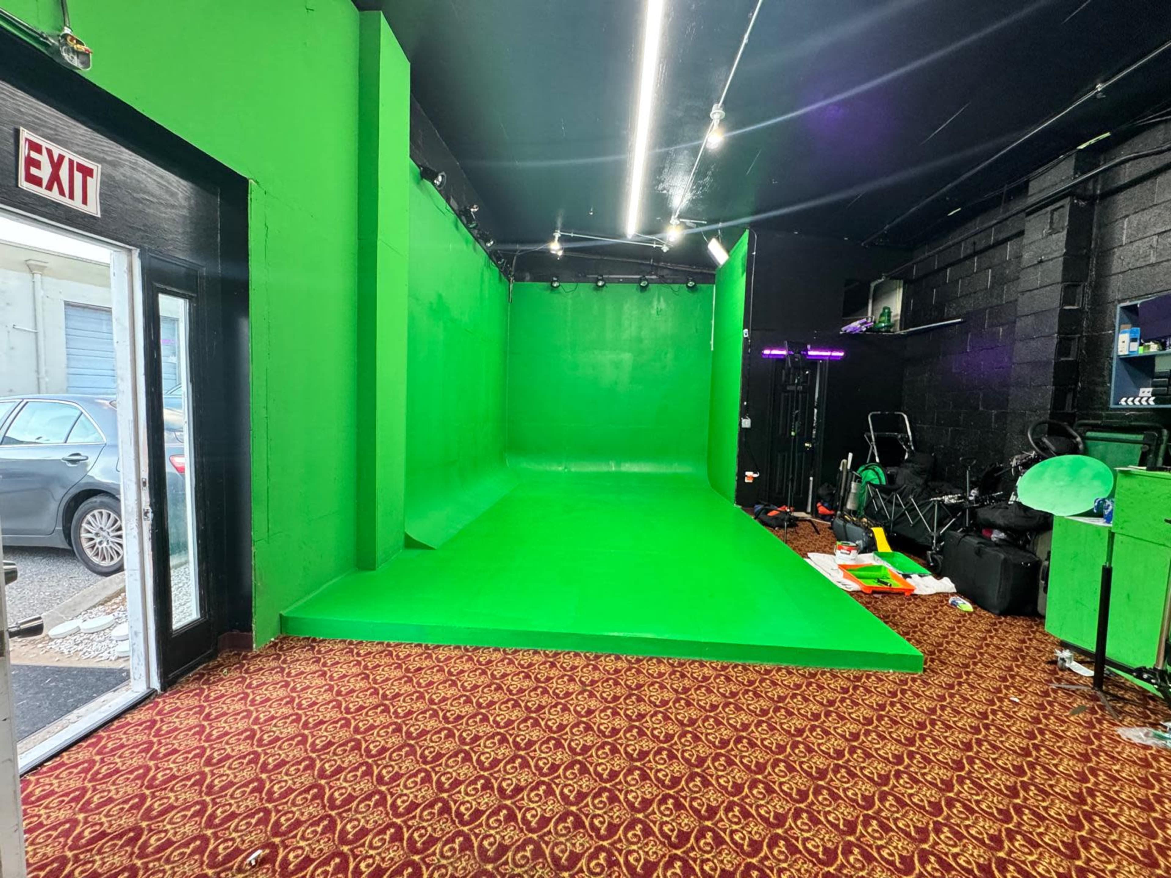 BRAINS CONCEPT STUDIOS | Modern Production Studio with Green Screen ...