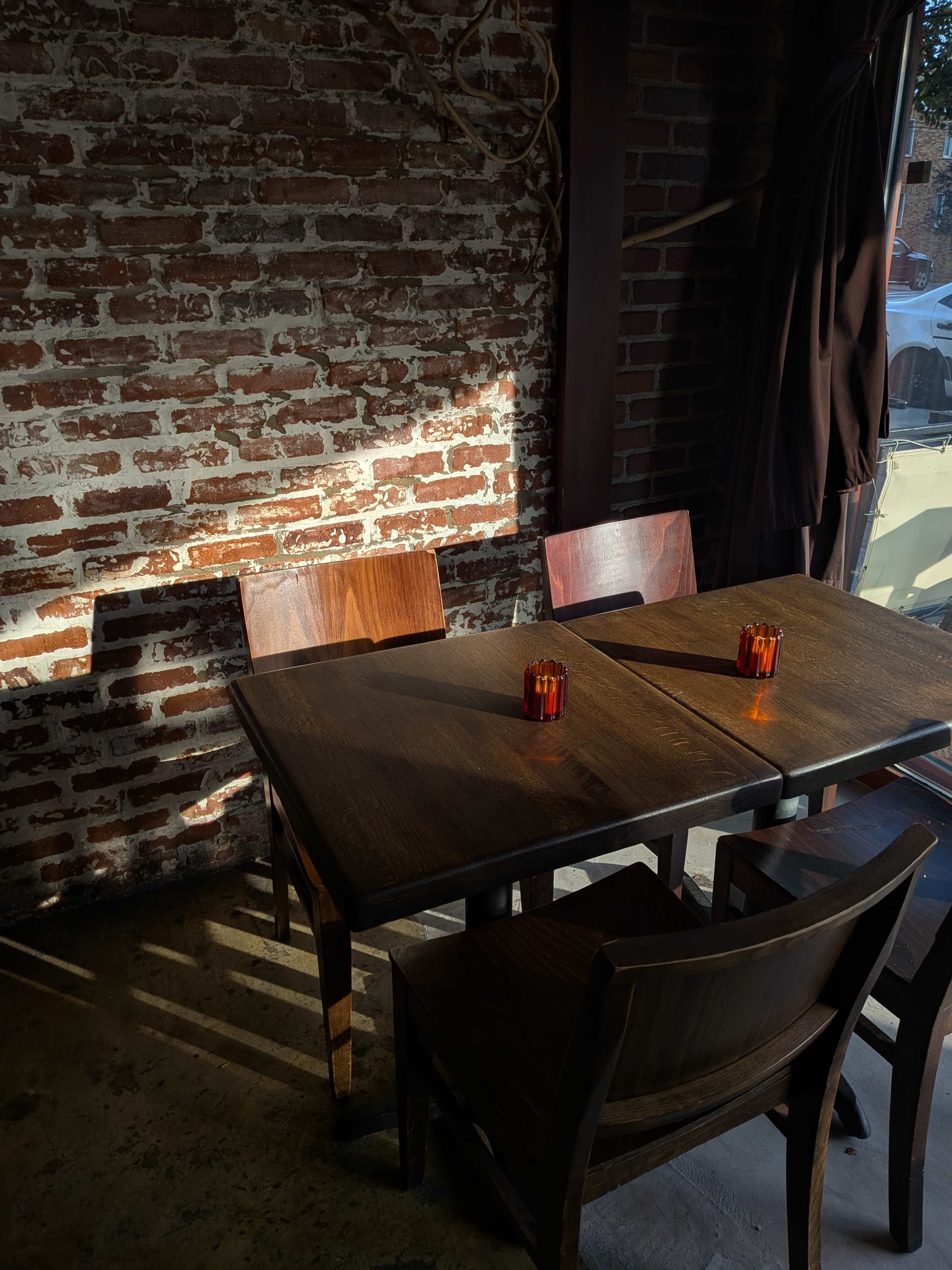 DiWine | Romantic Wine Bar and Restaurant with Cozy Booths, Astoria, NY ...