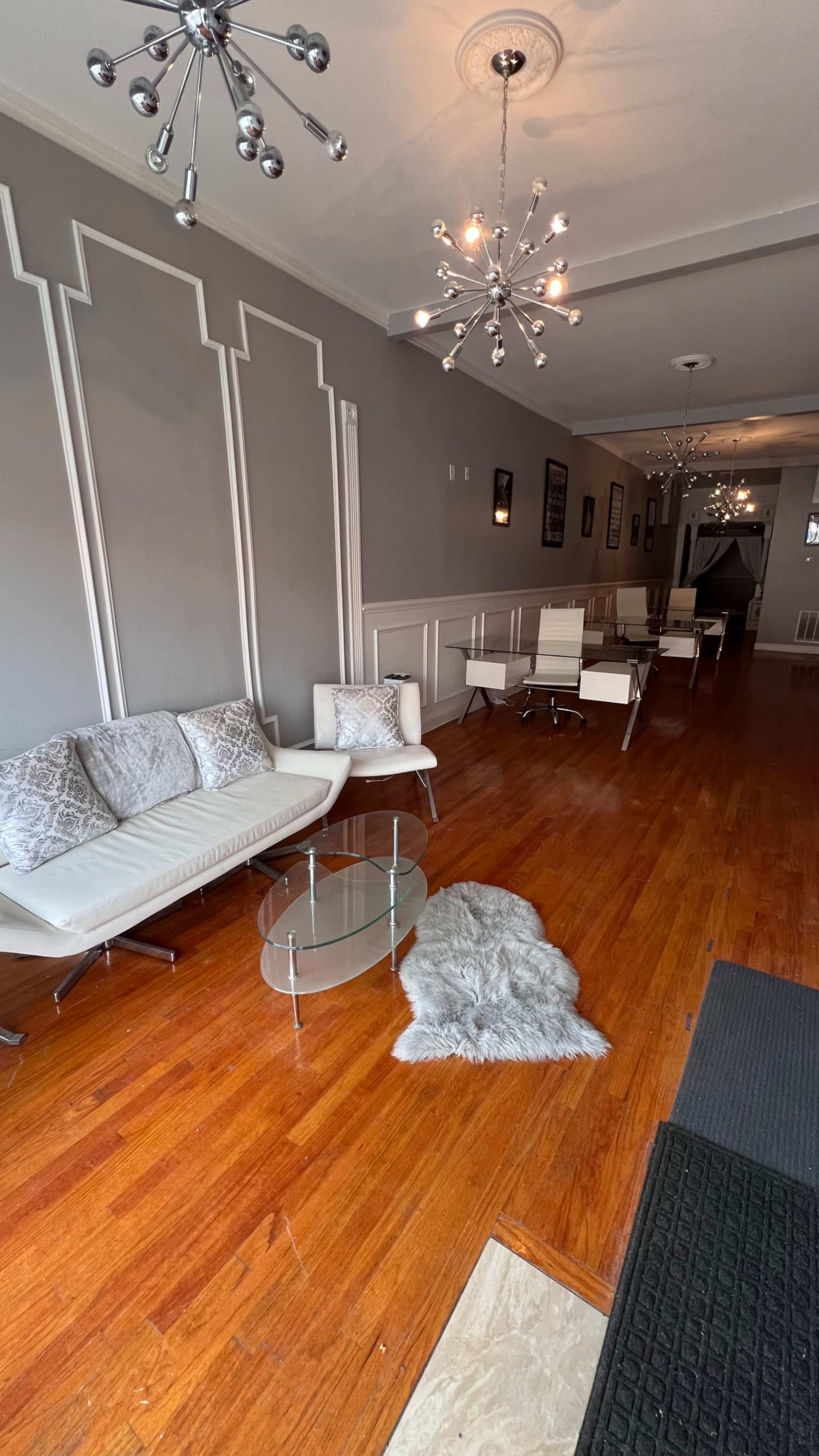 Upscale Store Front, Chicago, IL | Off-Site | Peerspace