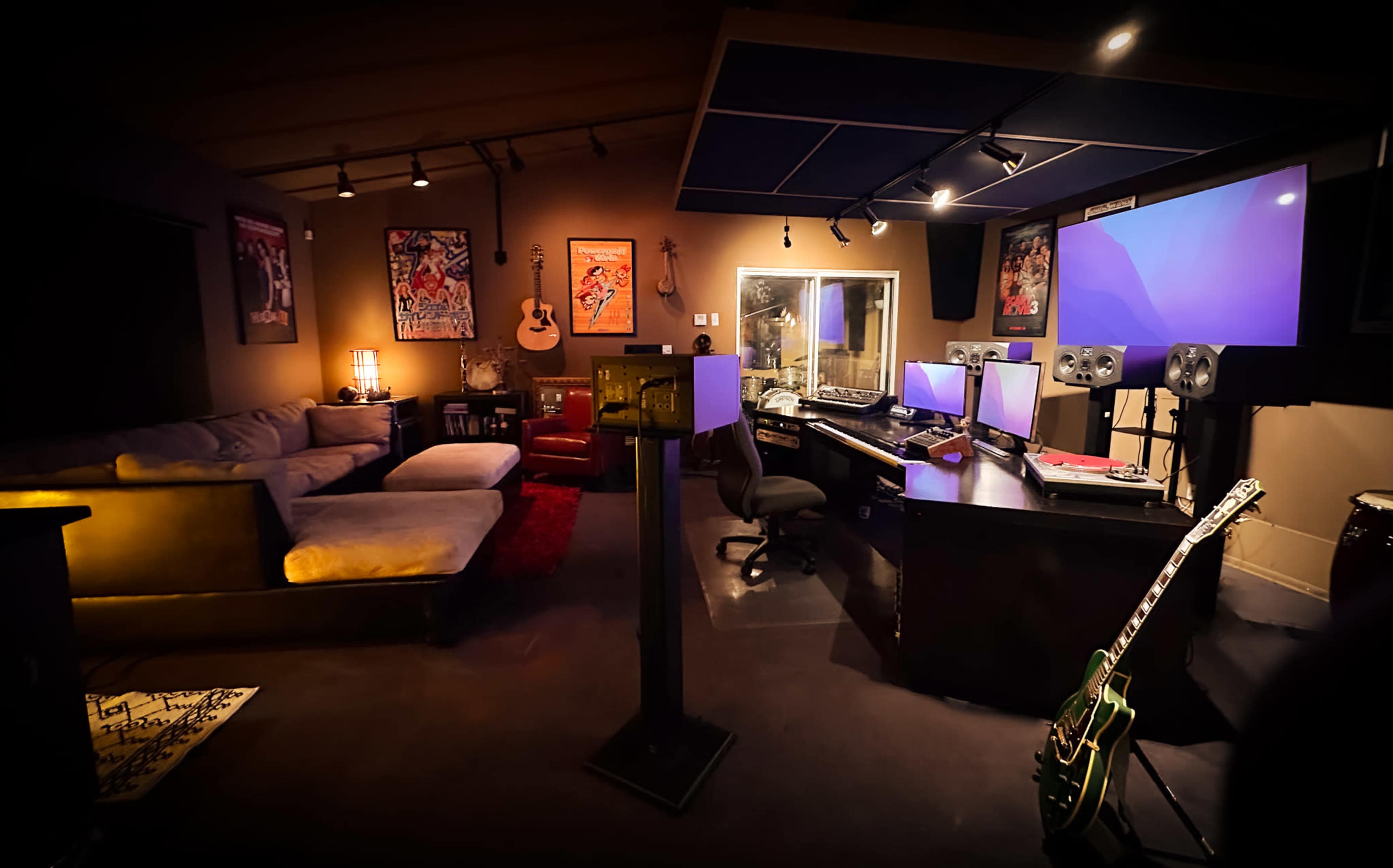 Roomy and unique recording studio with big booth in Sherman Oaks ...