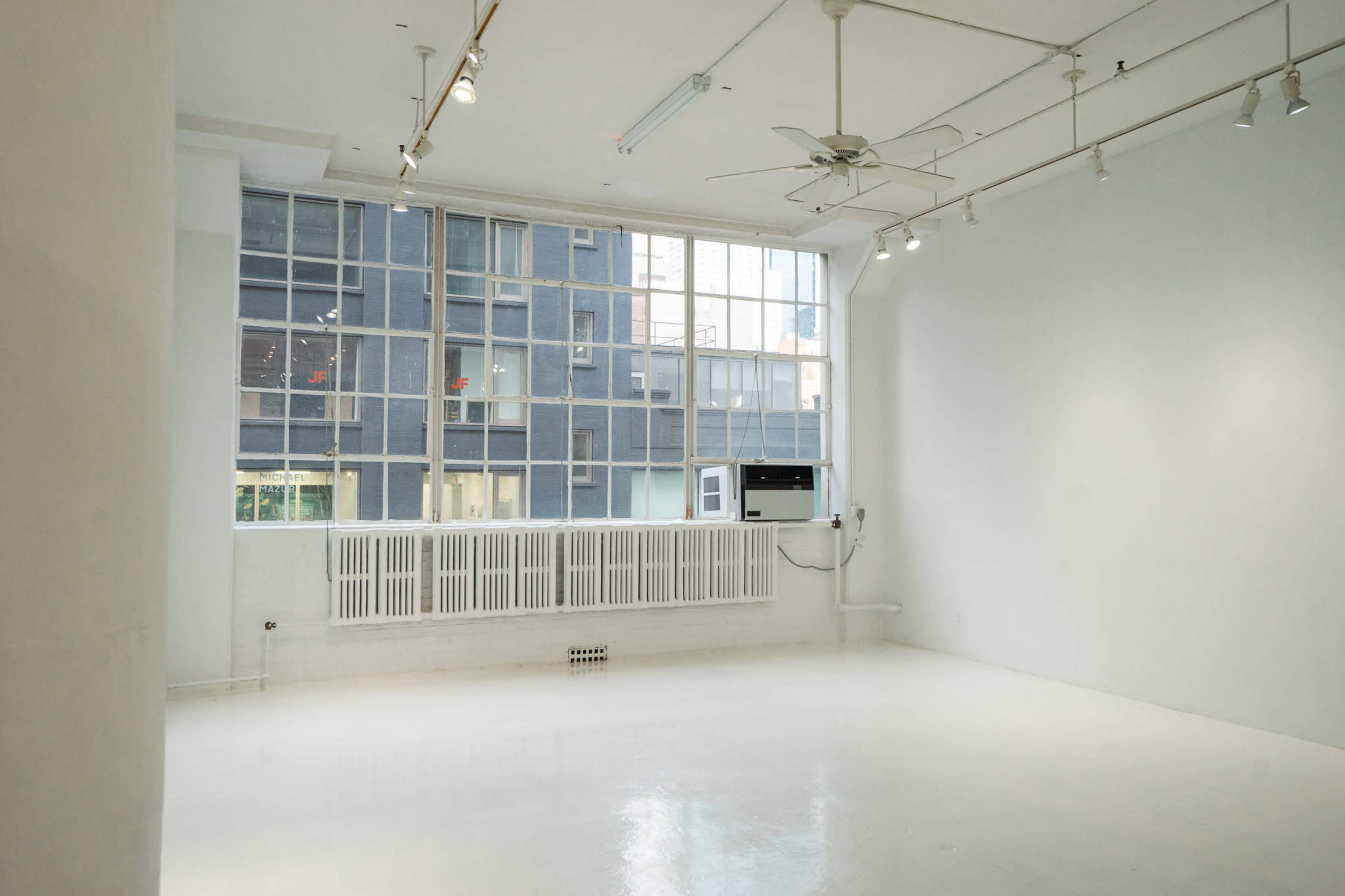Caelum Gallery | Large White Box Gallery in Chelsea Art district, New ...