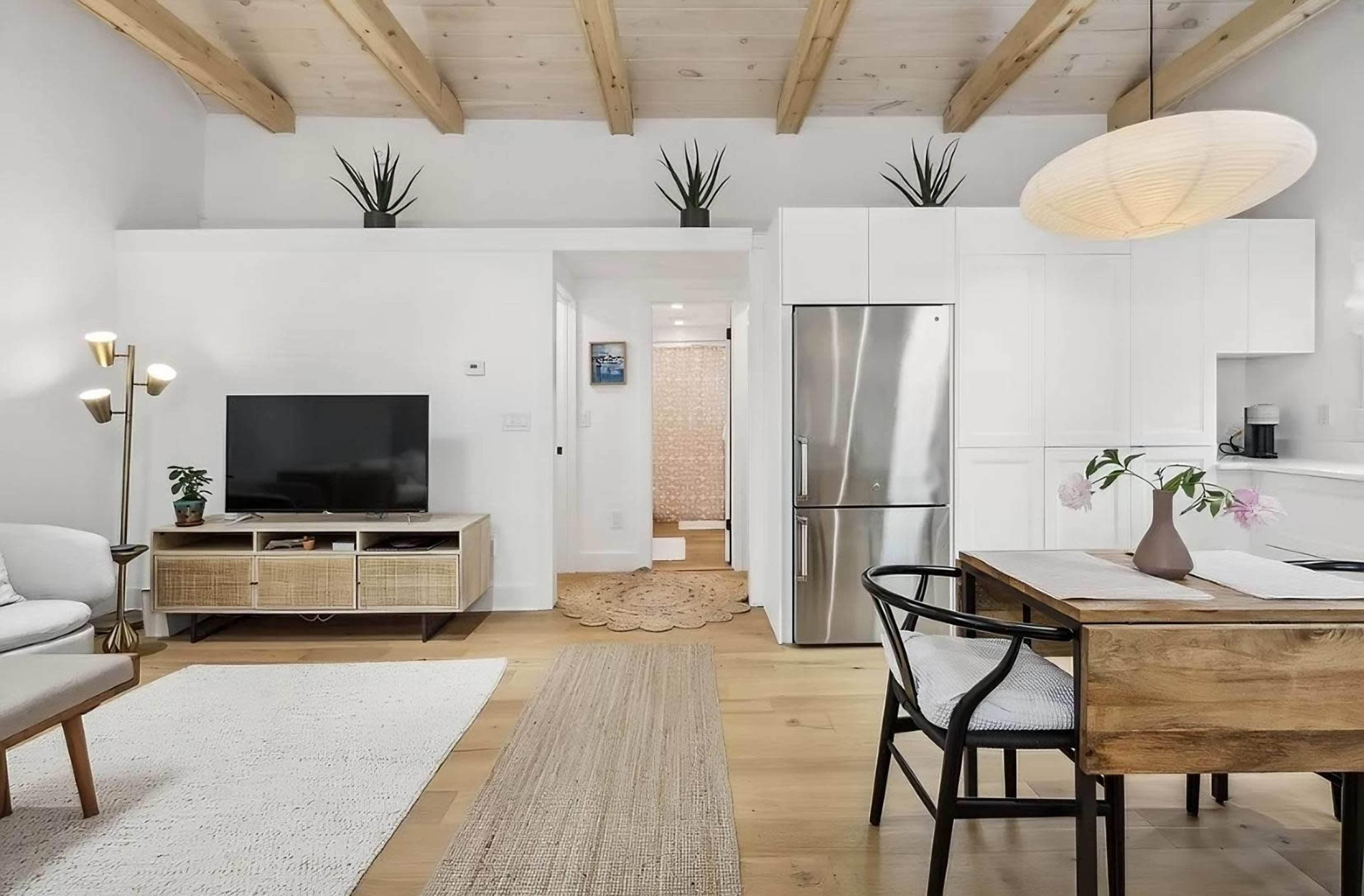 Modern chic cottage, Hampton Bays, NY | Production | Peerspace