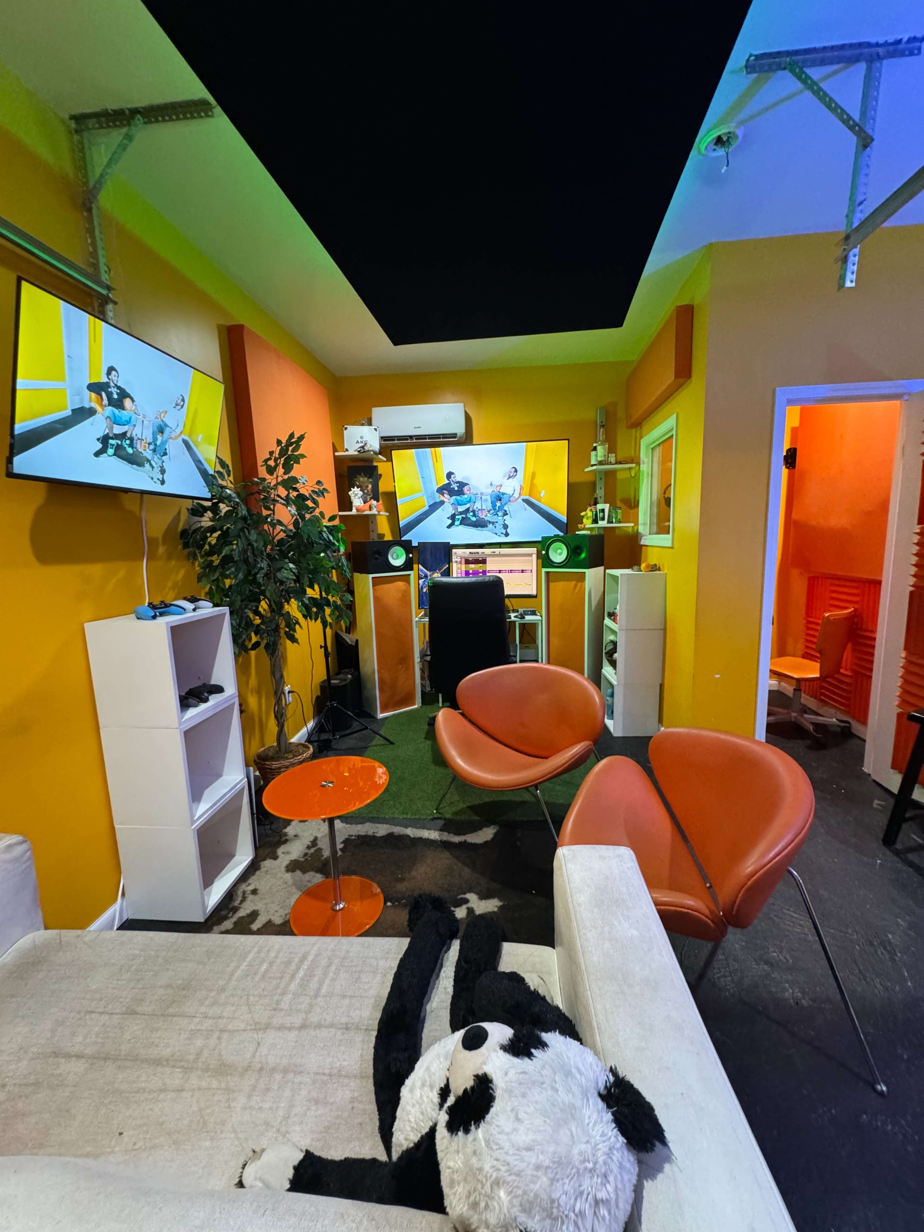 You Wanna Rave | @youwannarave Creative Haven: Studio for Music, Photos ...