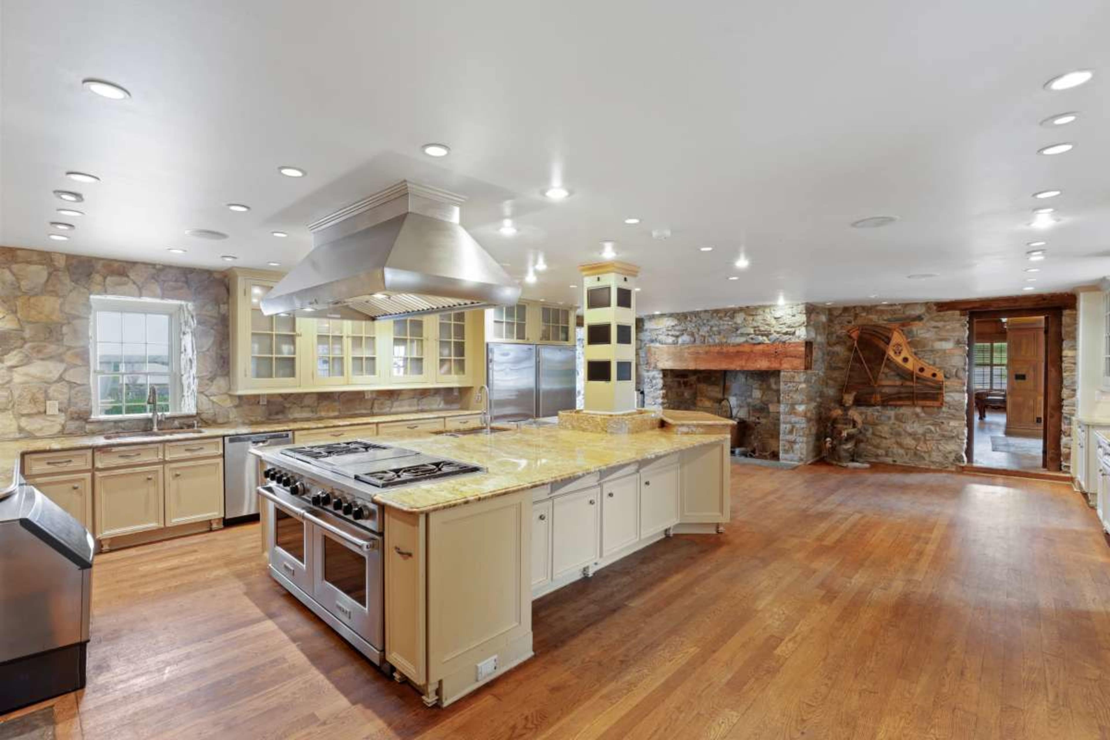 Chelsea Sun Inn | Chelsea Sun Inn - Poconos Farm Venue - Barns - Pool ...