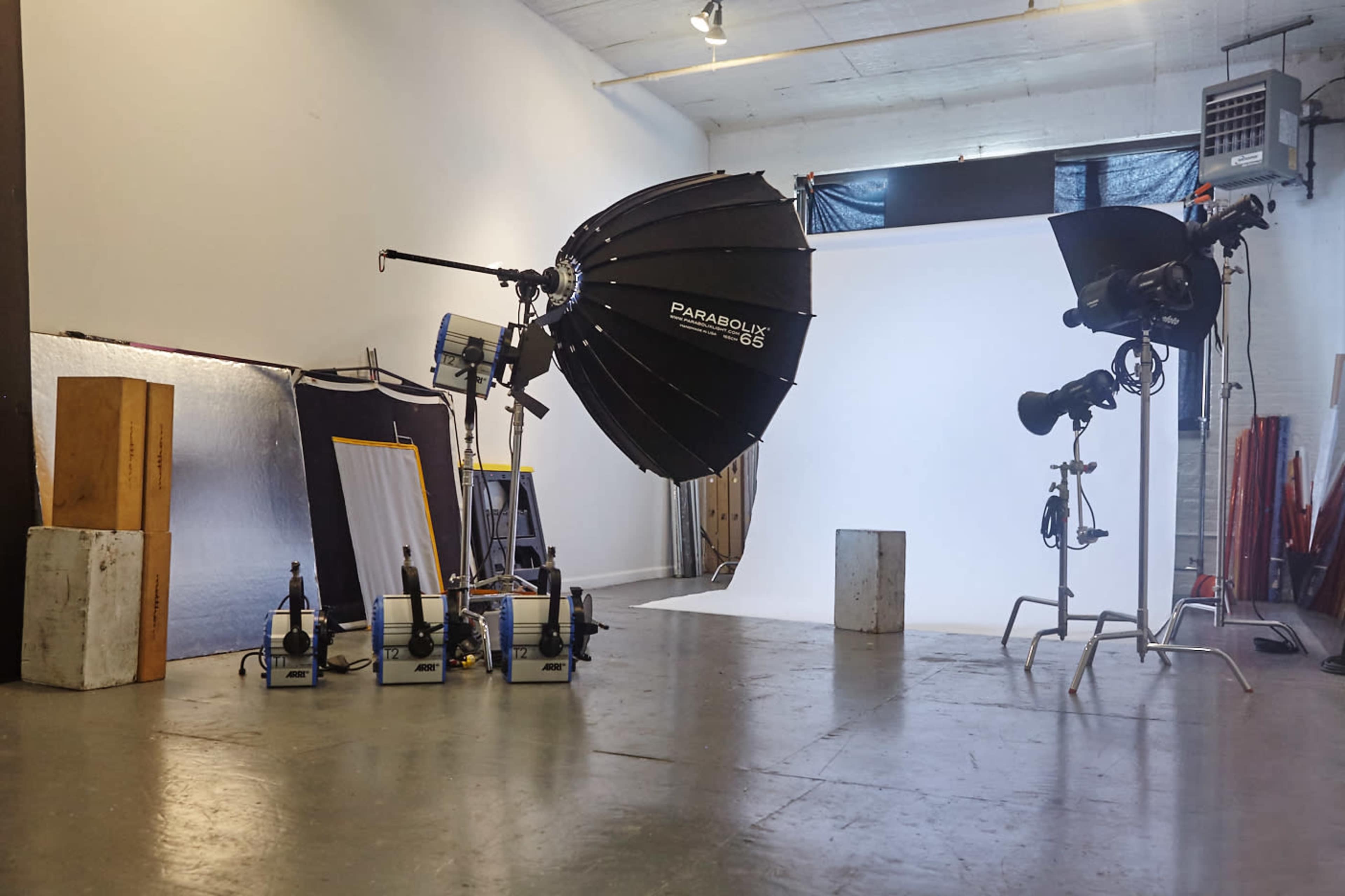 M Apisak Studio | Bushwick/East Williamsburg Daylight Studio w/Profoto ...
