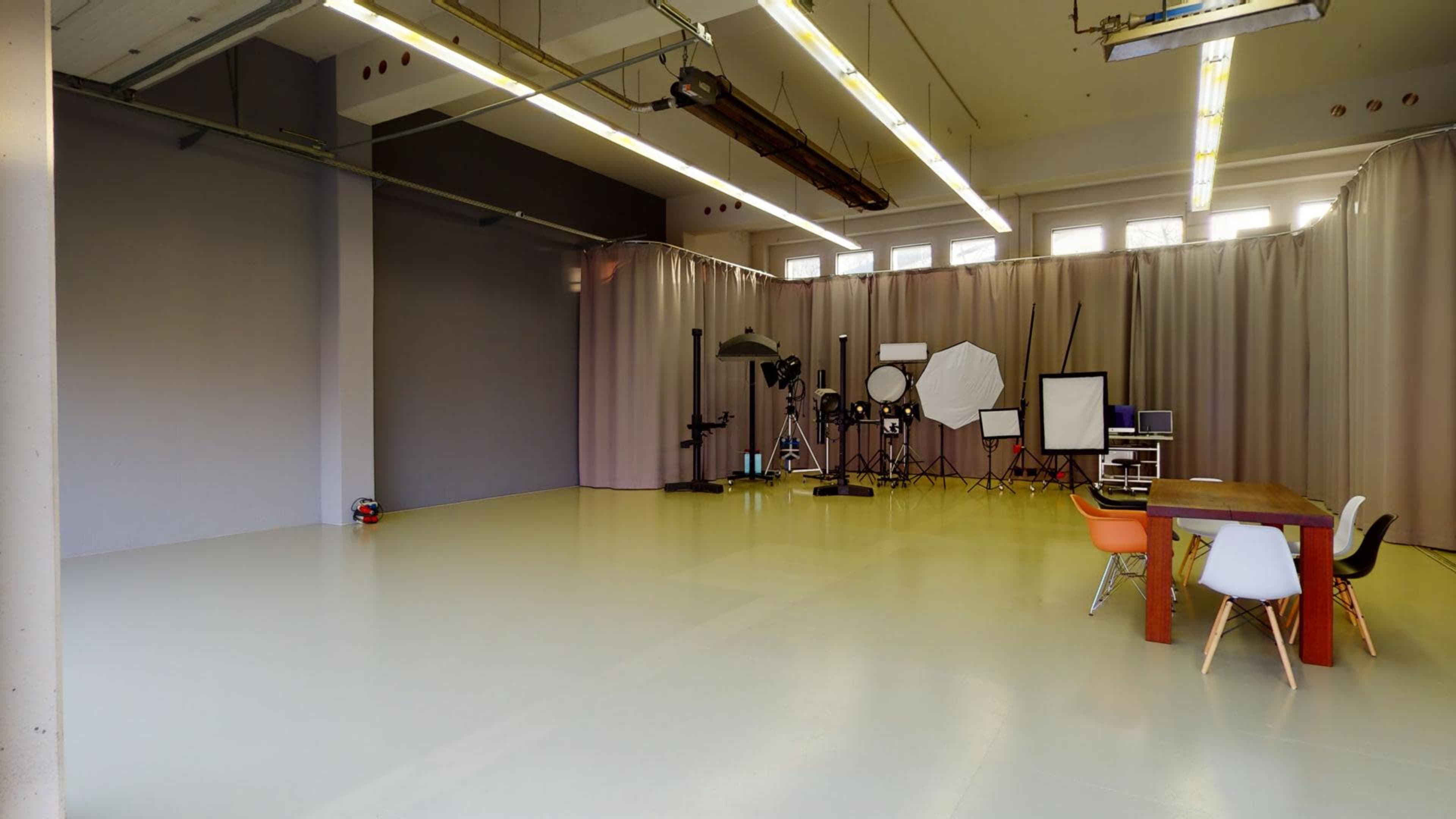 Industrie Charme STUDIO mitten in der Stadt, Nuernberg | Production | Peerspace