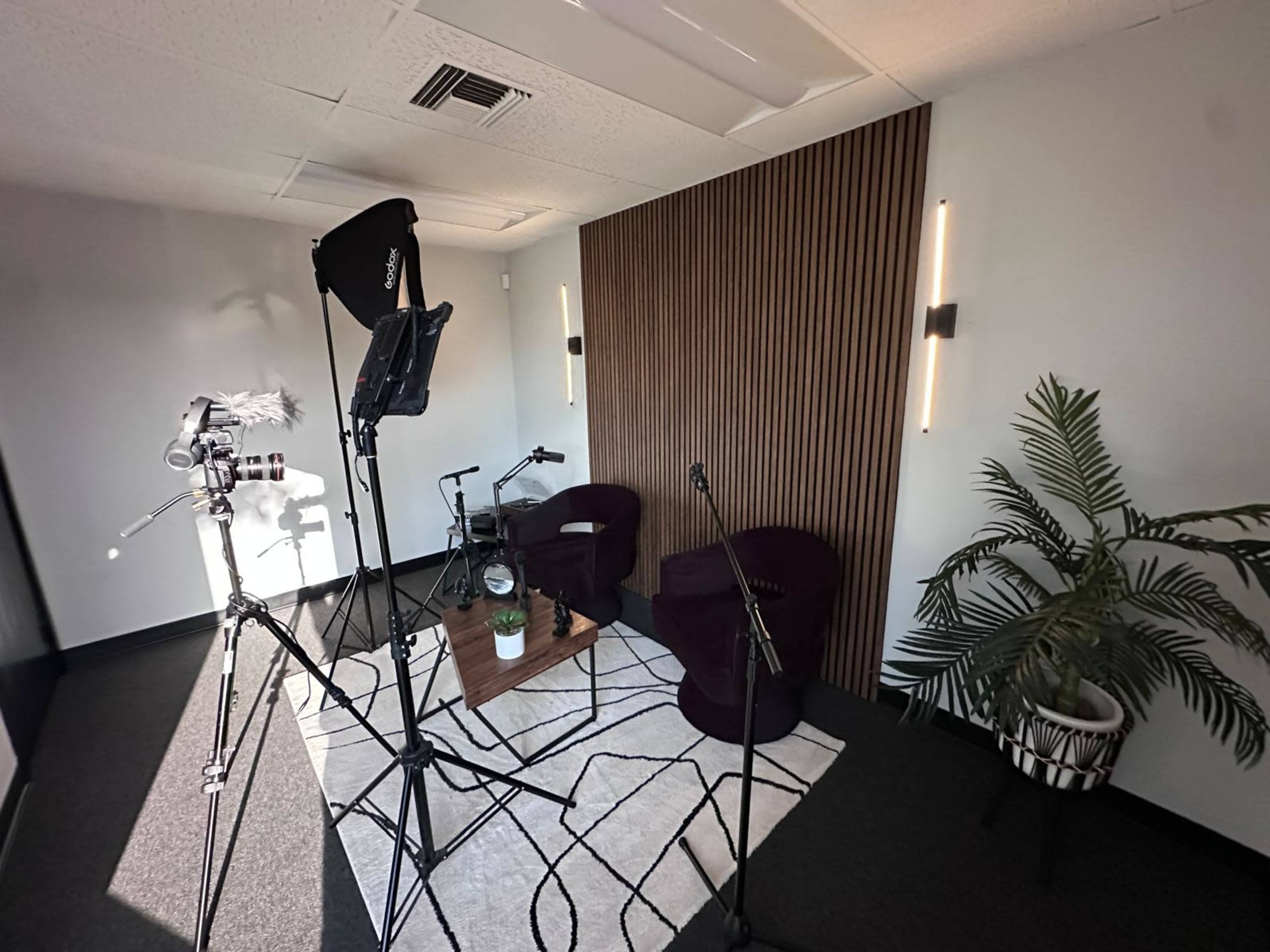 Modern Podcast Studio with Pro Audio & Video Setup – Ideal for 1 Host ...