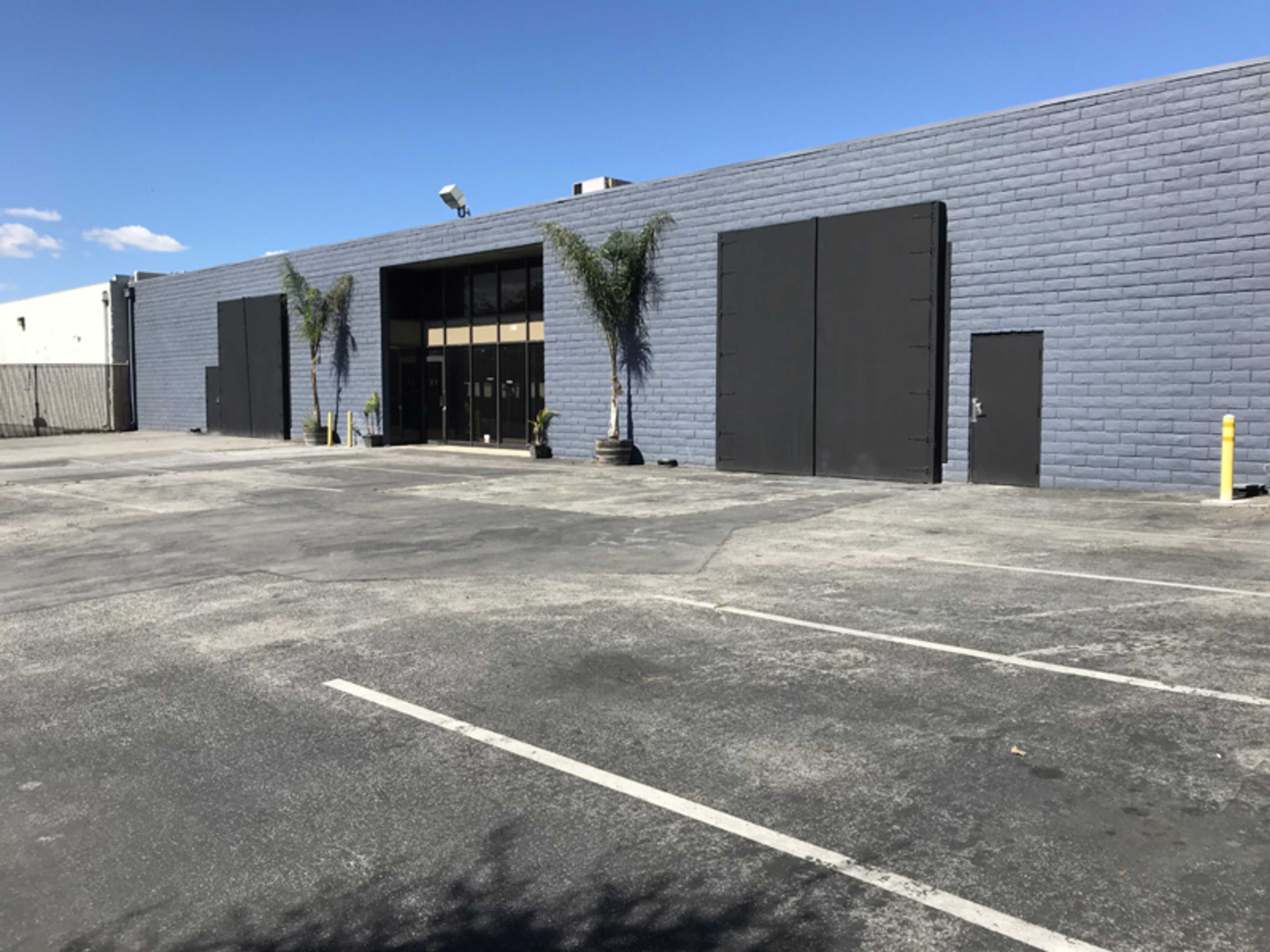 CML Studios Burbank | Large Parking Lot with Support Rooms, Burbank, CA ...