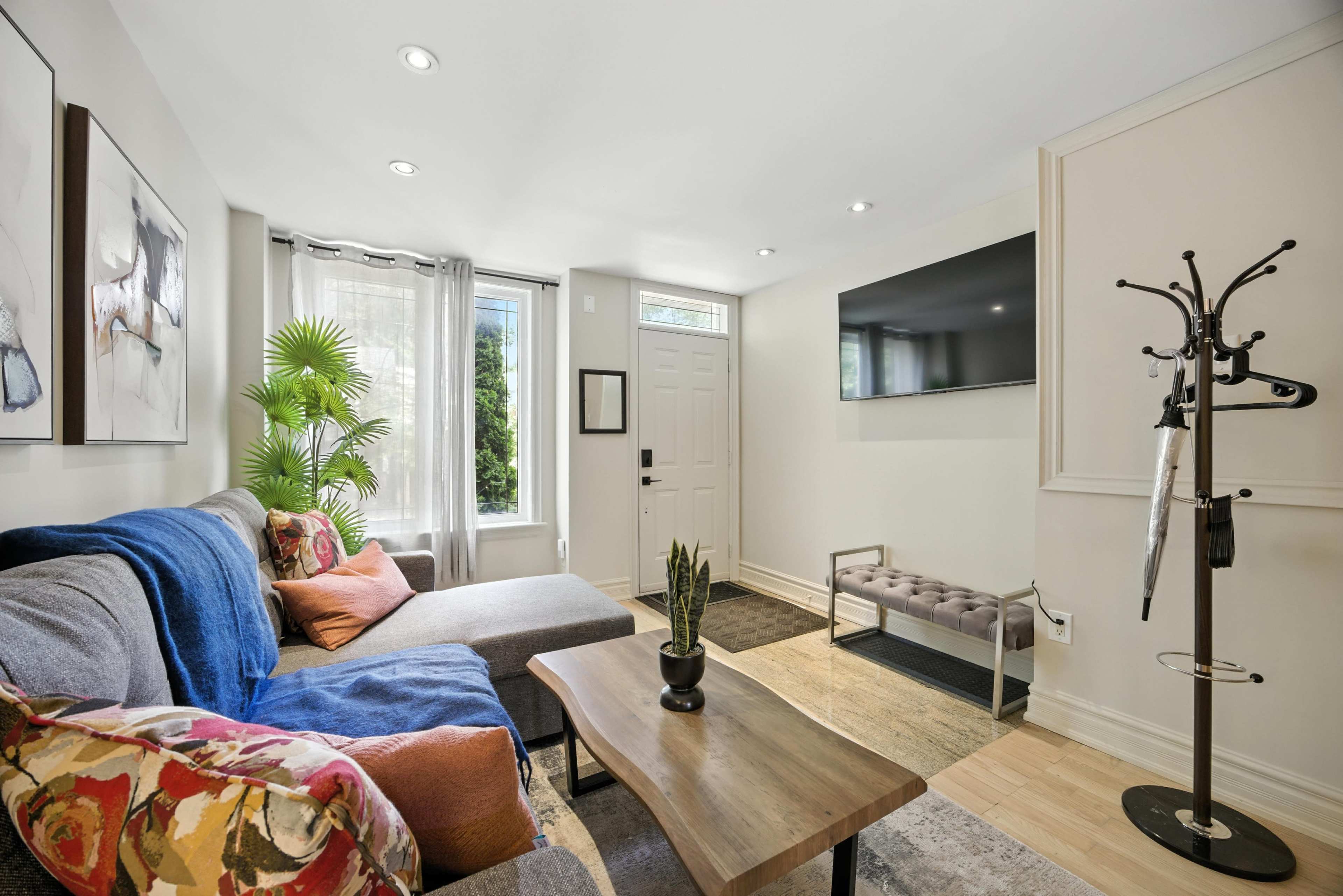 Chic Downtown Pad w/ Patio, Toronto | Production | Peerspace