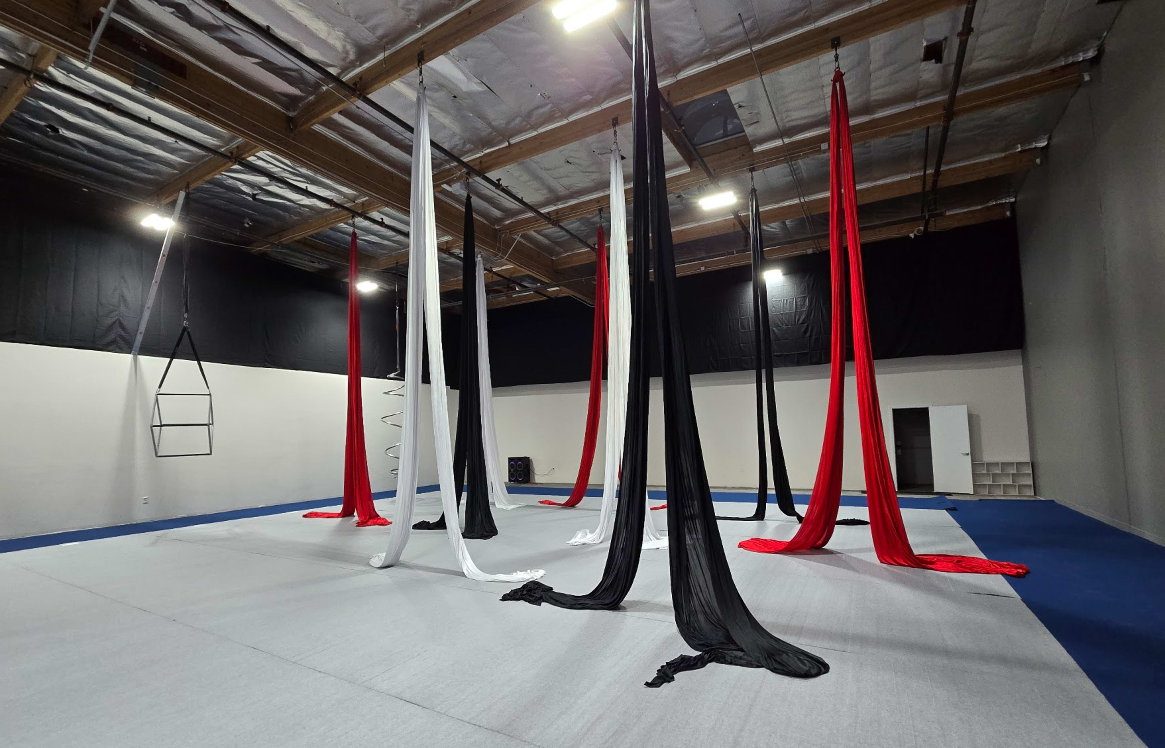 Performing Arts Aerial Studio with 25'Ceiling, Thousand Oaks, CA ...