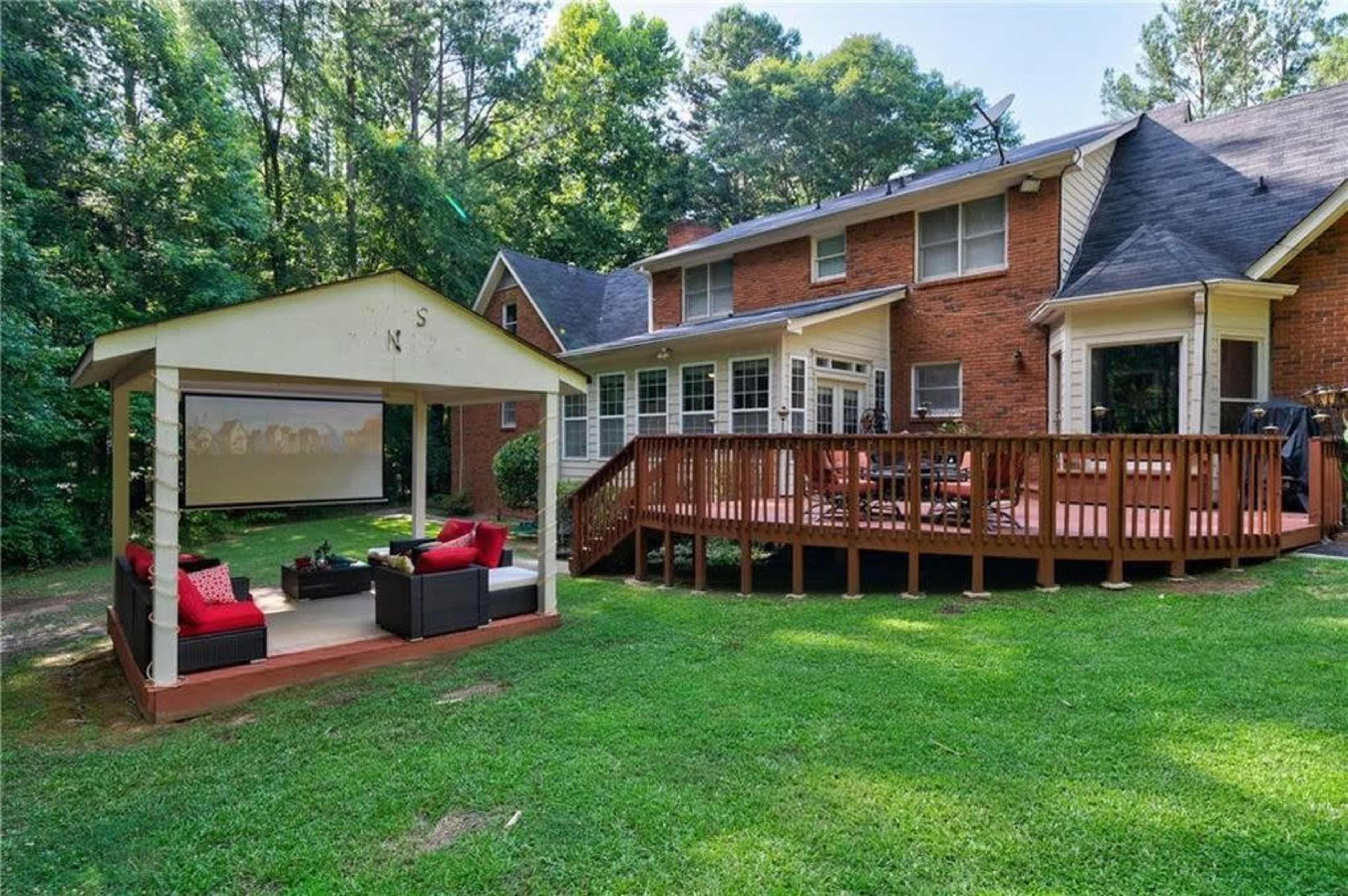 Lakeside Estate Nestled in 4 Acres of Nature Preserve Park, Stone ...