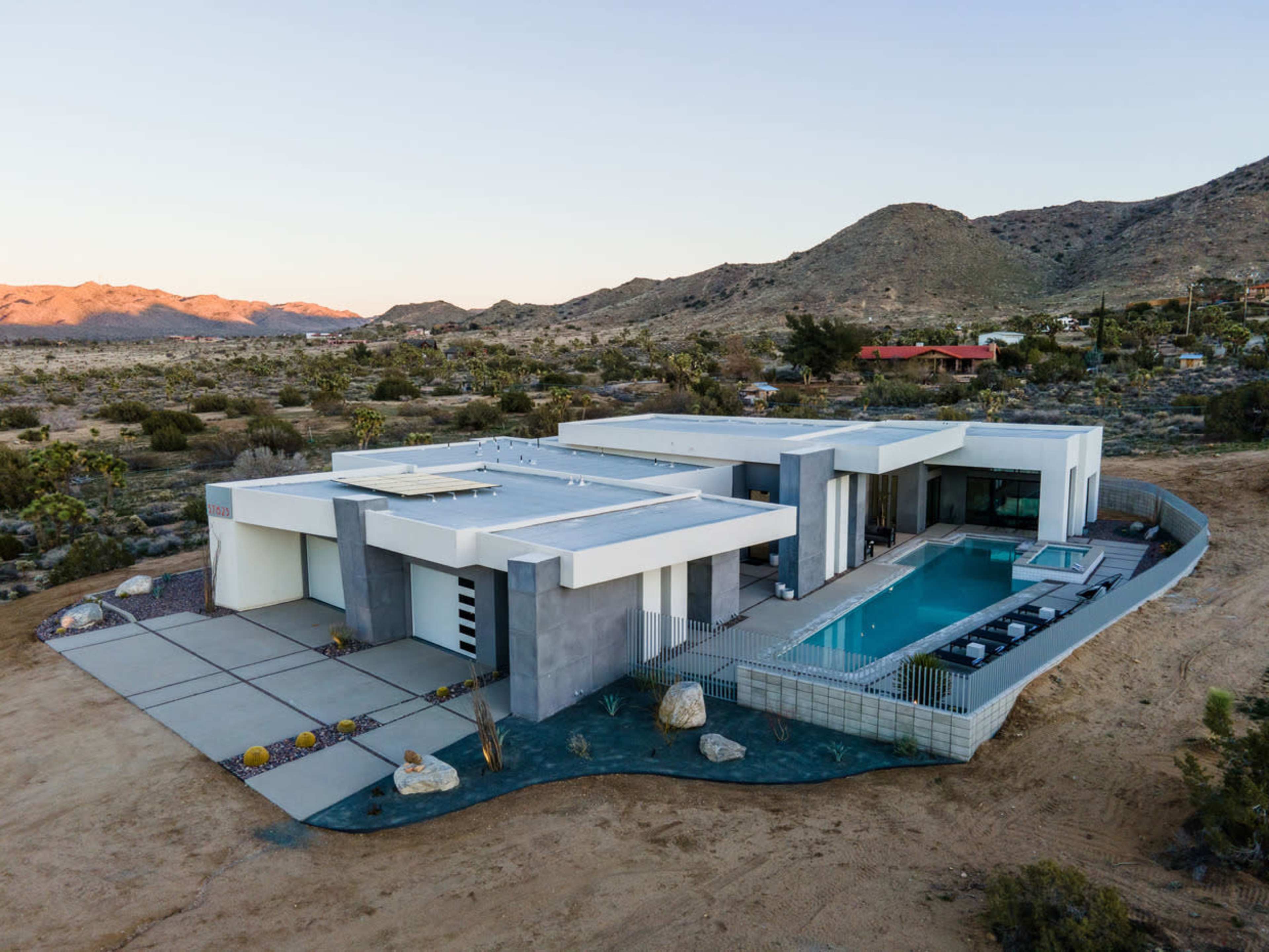 Vanguard by Fieldtrip | 5 Bd Private Luxury w Pool, Yucca Valley, CA ...