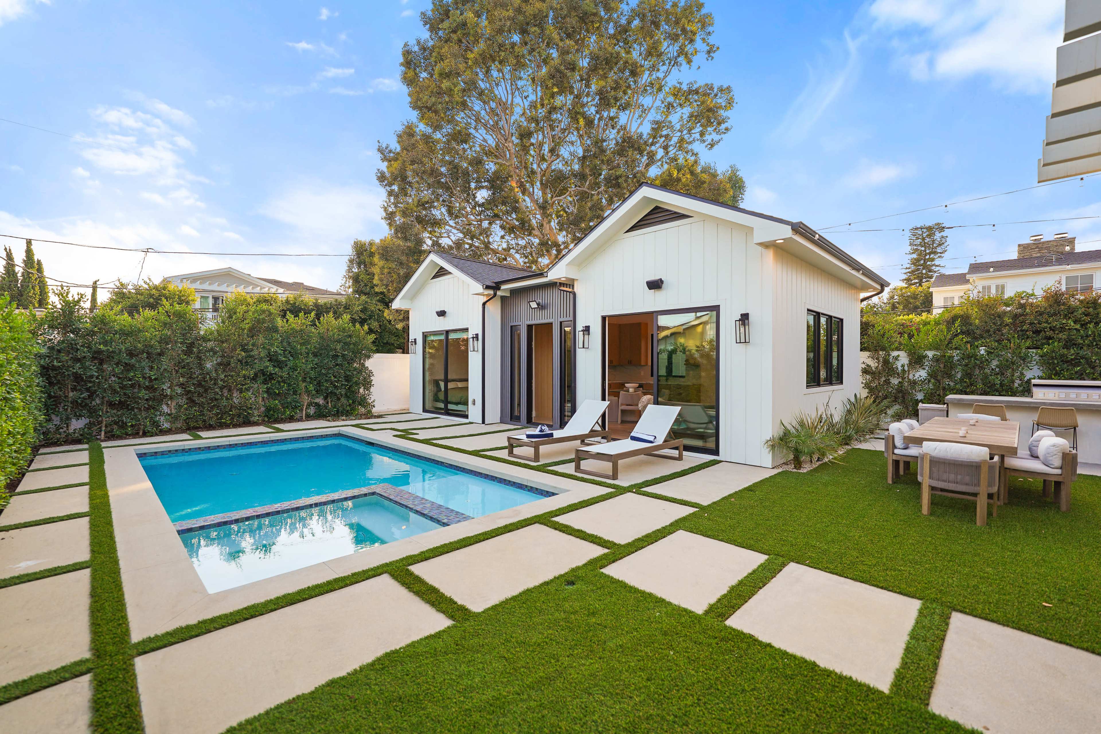 503DTLA | Modern Ranch-Style Mansion w/ Guest House & Pool, Los Angeles ...