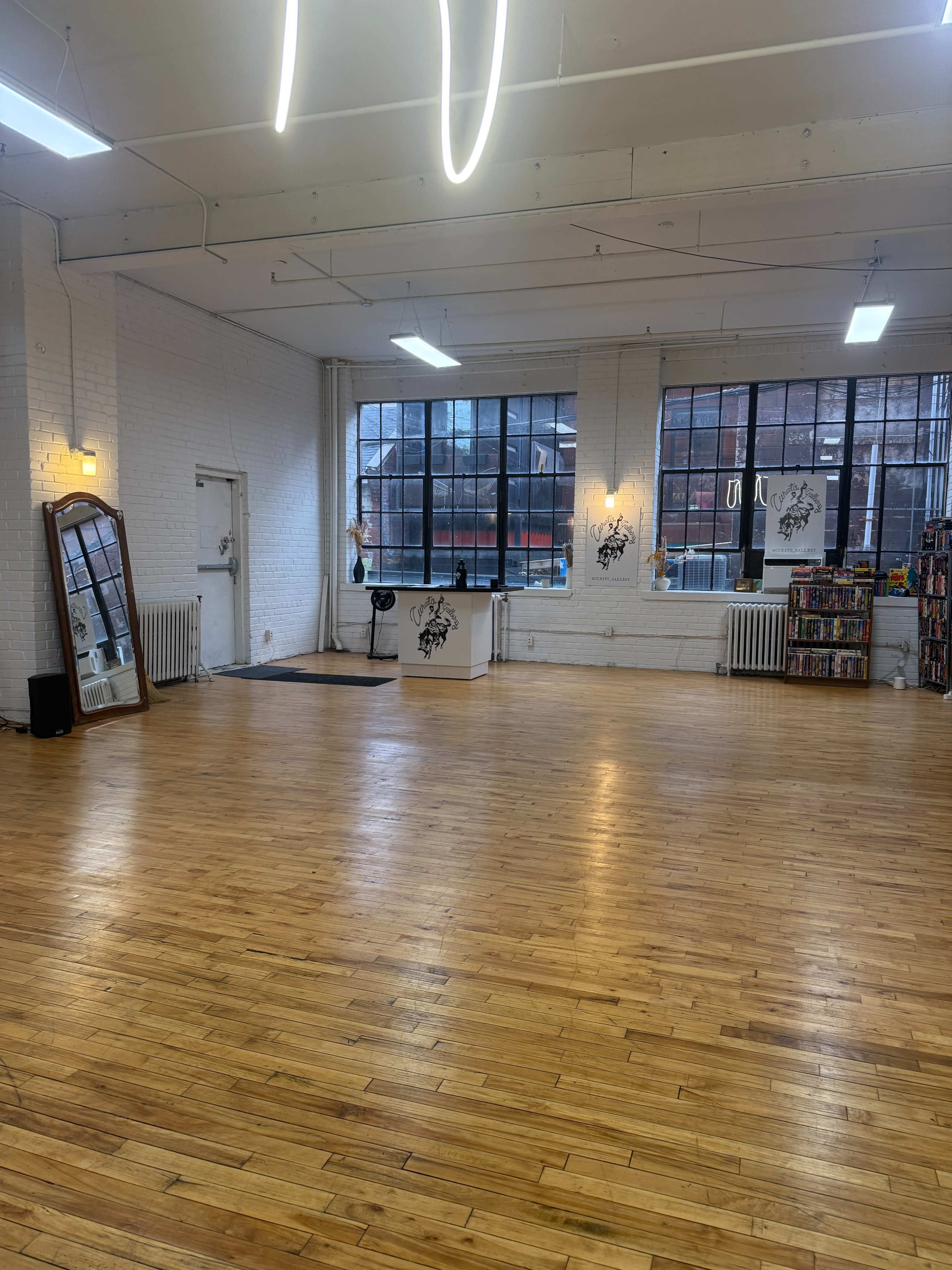 Curato Gallery | Creative Vintage Gallery Studio Loft for Shoots ...