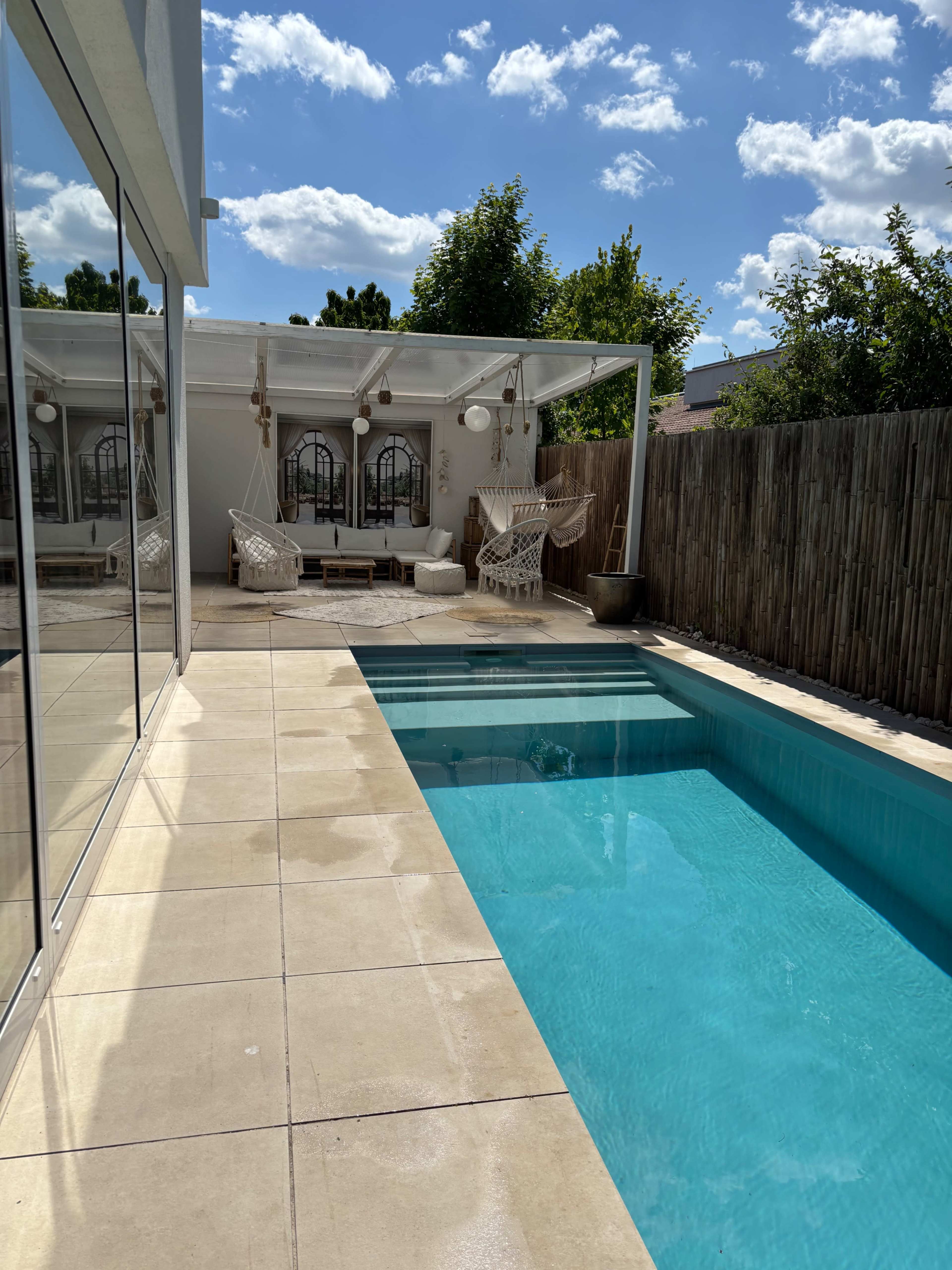 Boho Familienhaus mit Pool, Lampertheim | Production | Peerspace