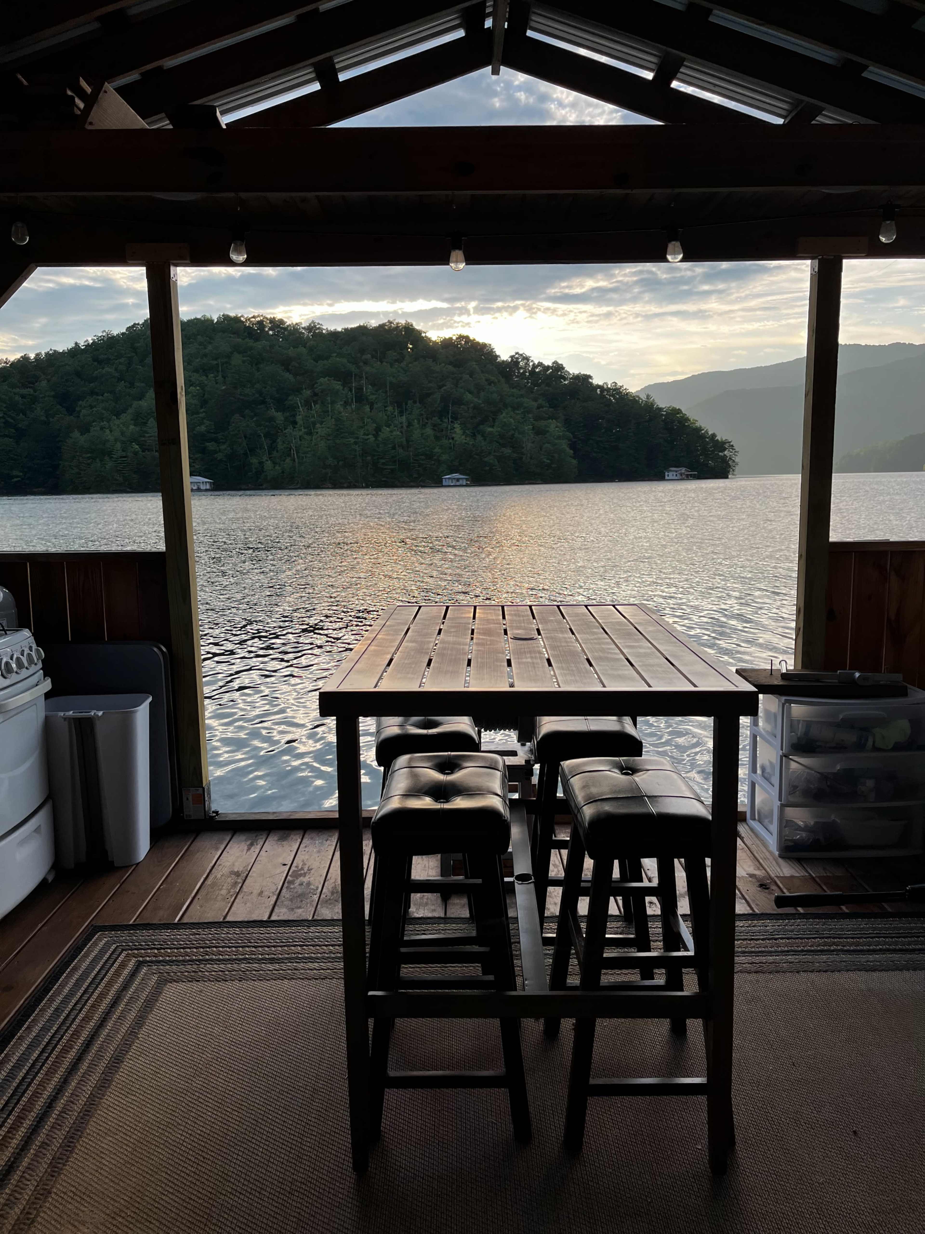 Gorgeous Floating House nestled in The Great Smokey Mountains, Fontana ...