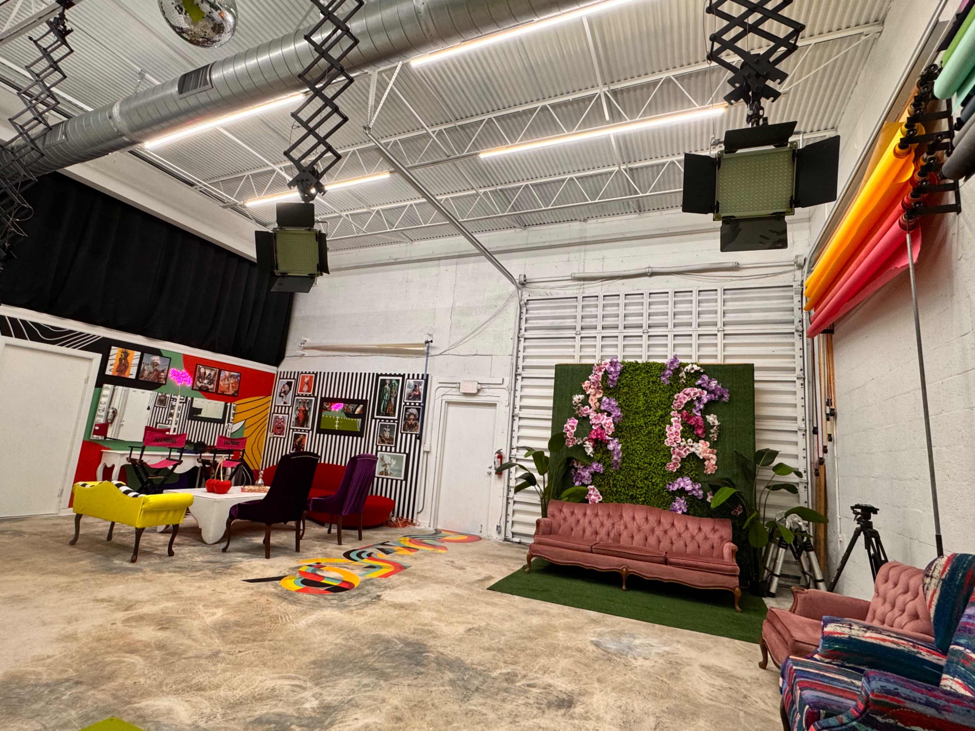 Cyan Miami Art Photo Studio, MIAMI, FL | Event | Peerspace